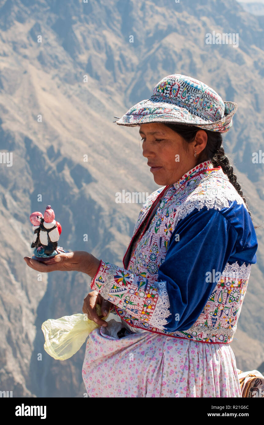 Traje indígena fotografías e imágenes de alta resolución - Alamy