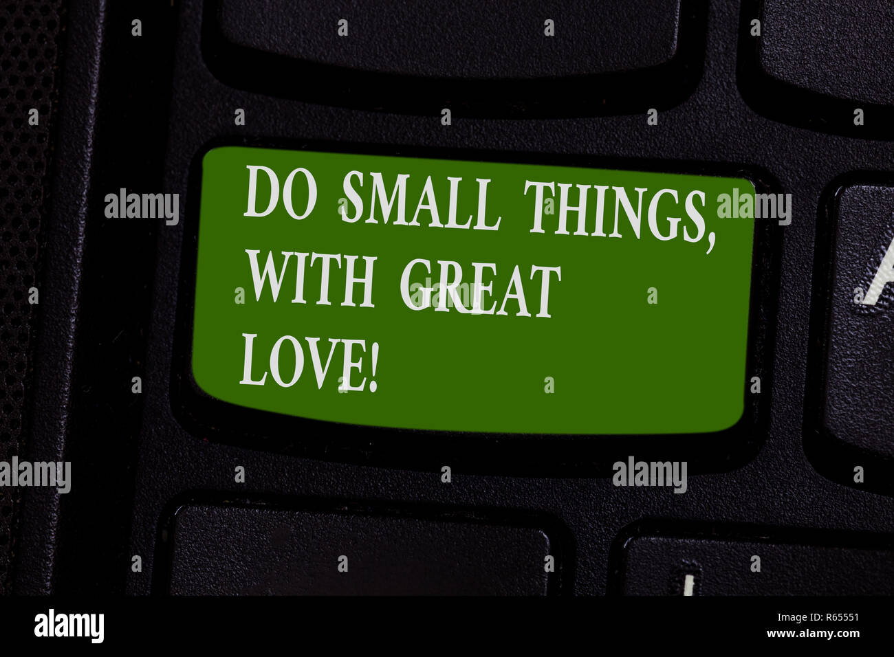 Escritura de texto de Word Hacer pequeñas cosas con gran amor. Concepto ... Escritura de texto de Word Hacer pequeñas cosas con gran amor. Concepto ...