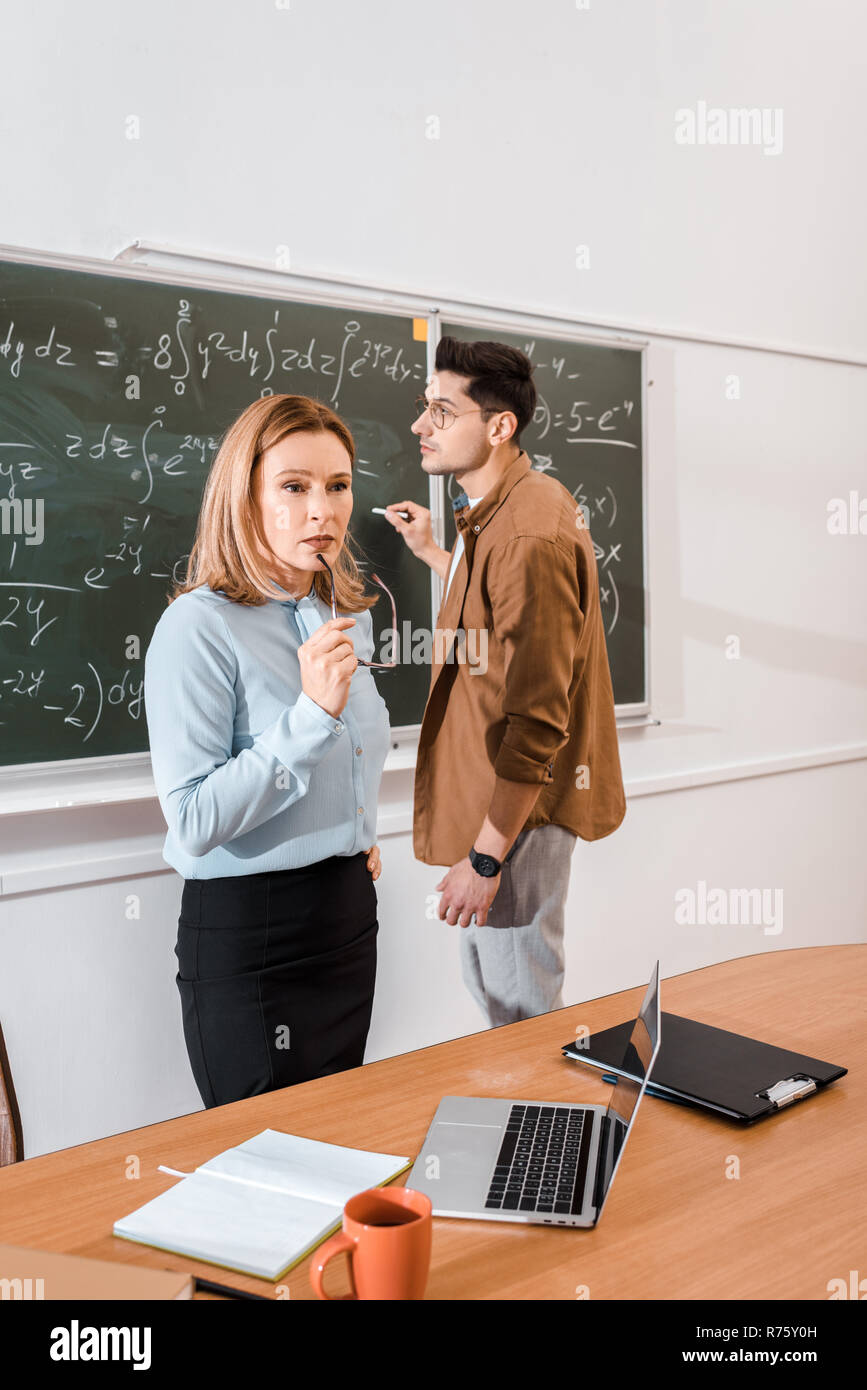 Profesor Pensando Imágenes Prediseñadas