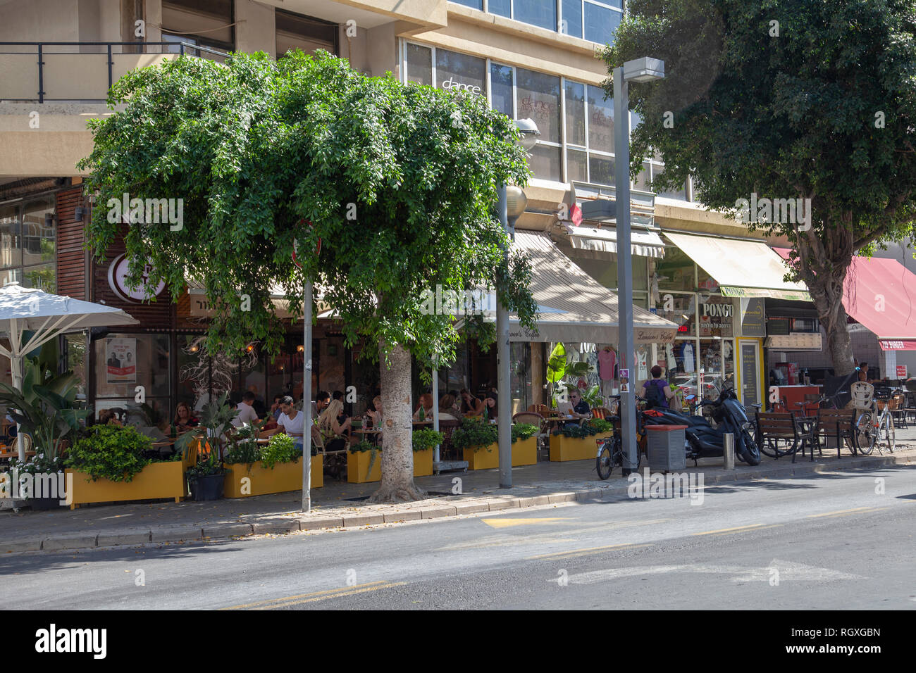 Cafe dizengoff fotografías e imágenes de alta resolución - Alamy