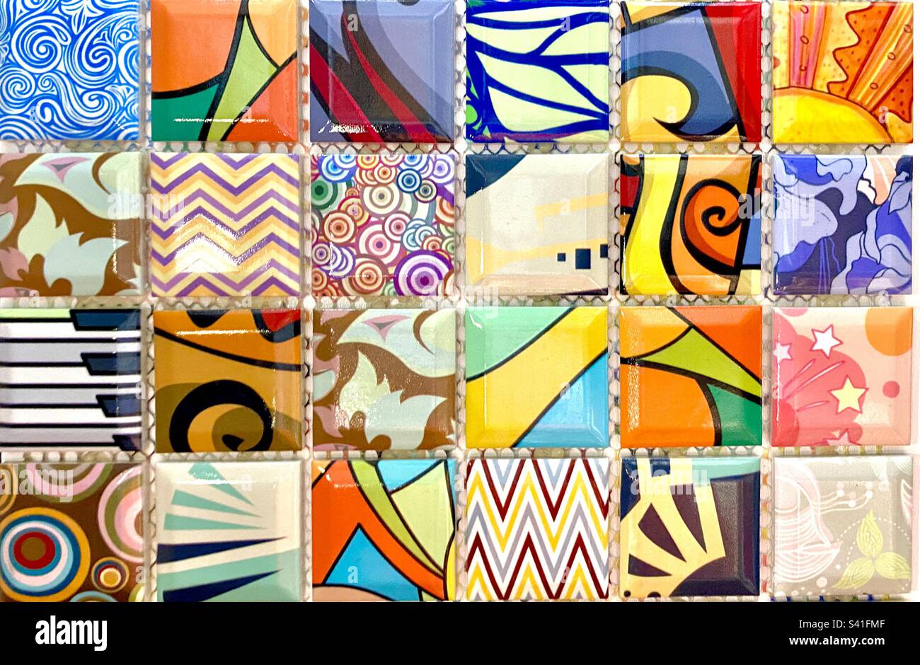 Azulejos de colores azulejos de colores fotografías e imágenes de alta ...