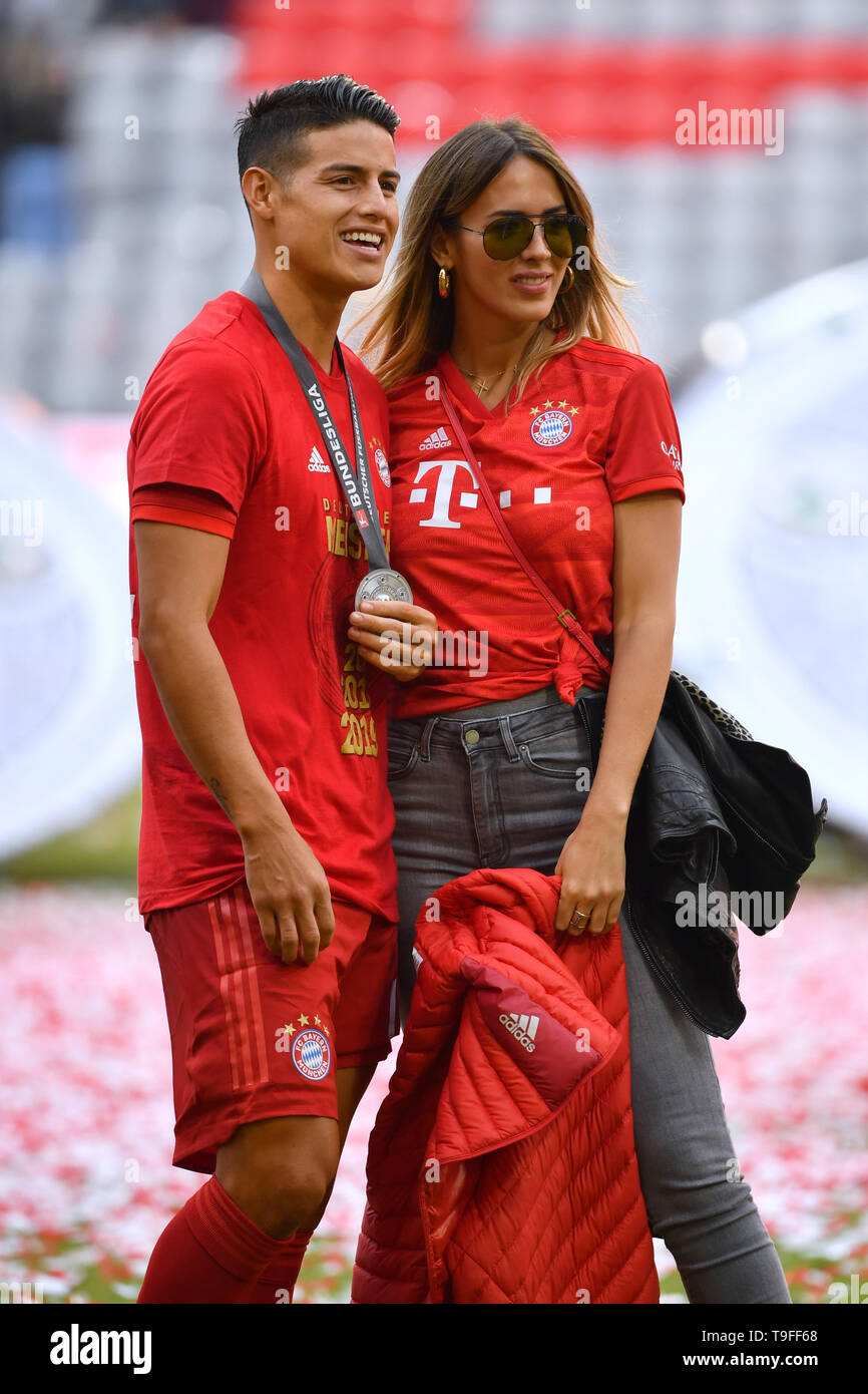 James Rodriguez Novia