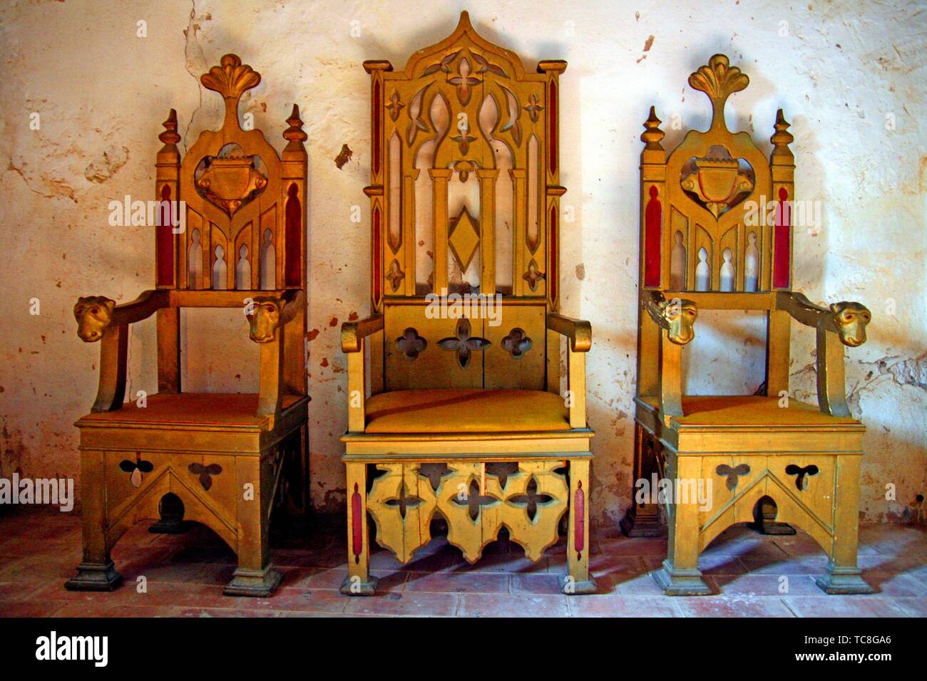 Sillones De Madera Fotografías E Imágenes De Alta Resolución Alamy