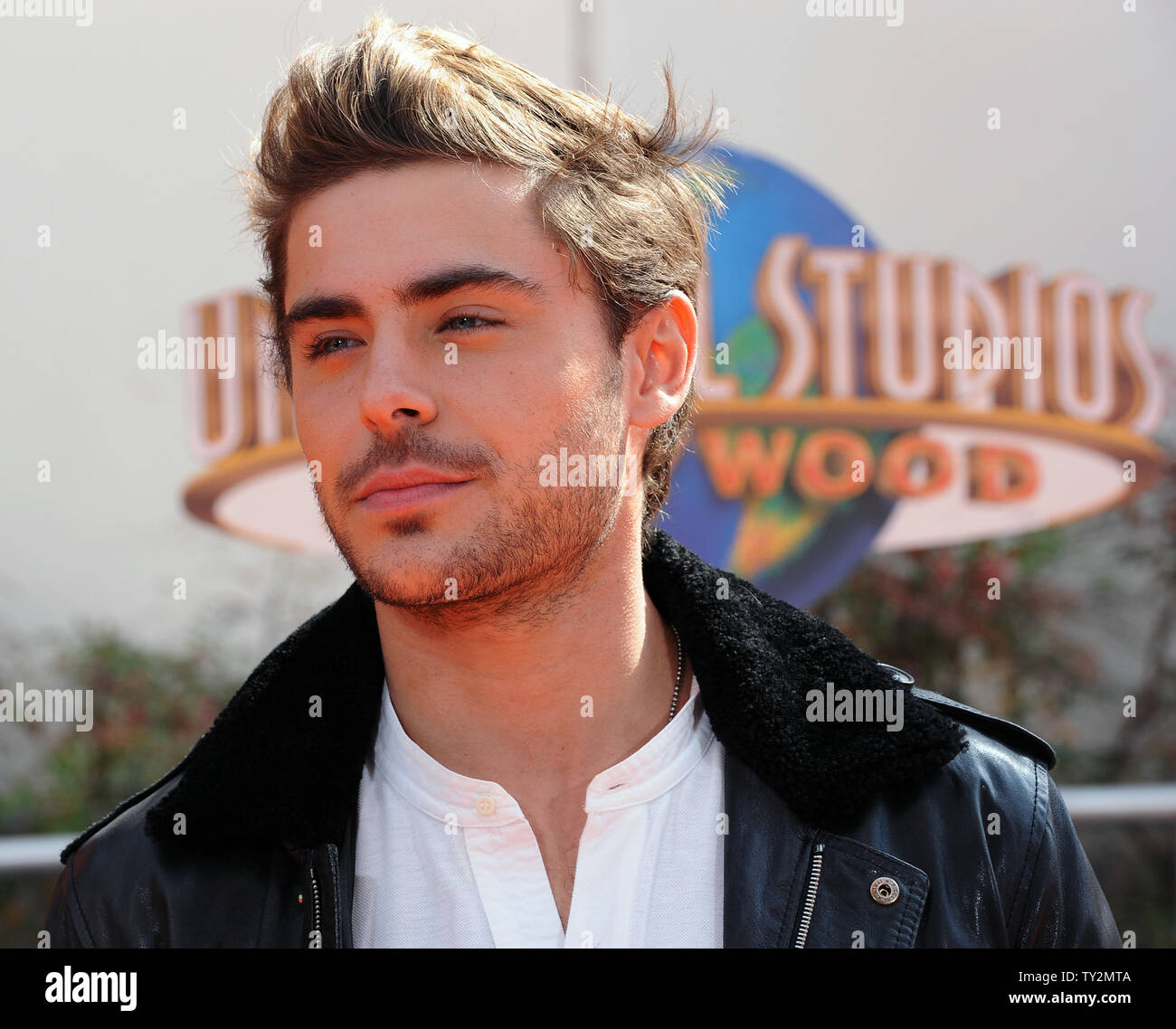 El Actor Zac Efron La Voz De Ted En El Motion Picture Animados