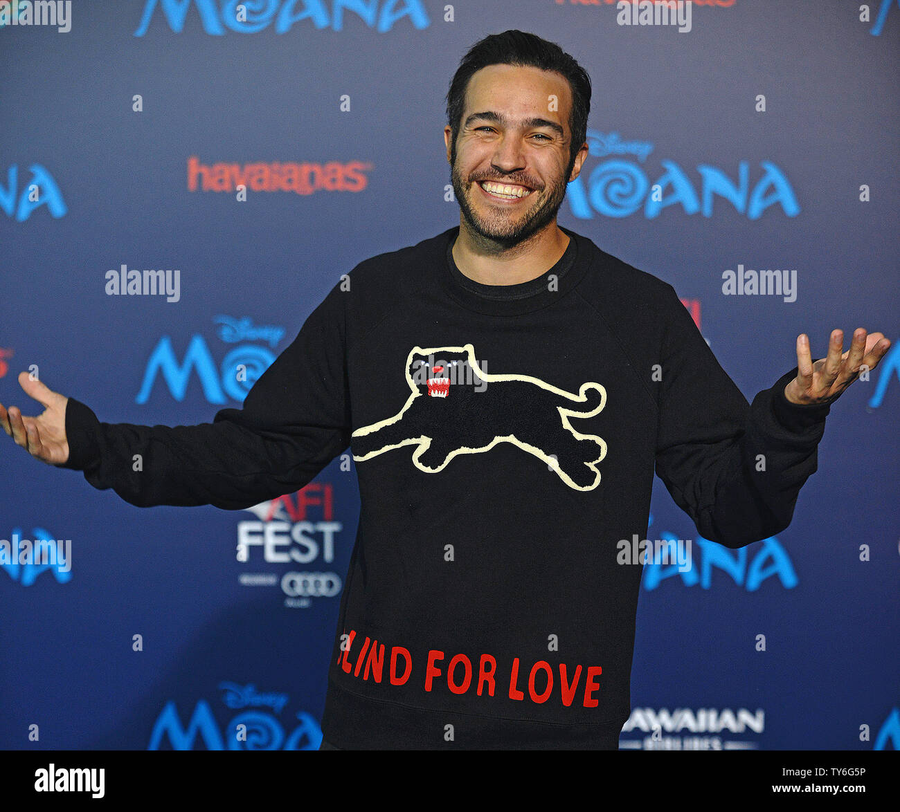 Músico Pete Wentz llega al estreno mundial de Walt Disney Animation ...