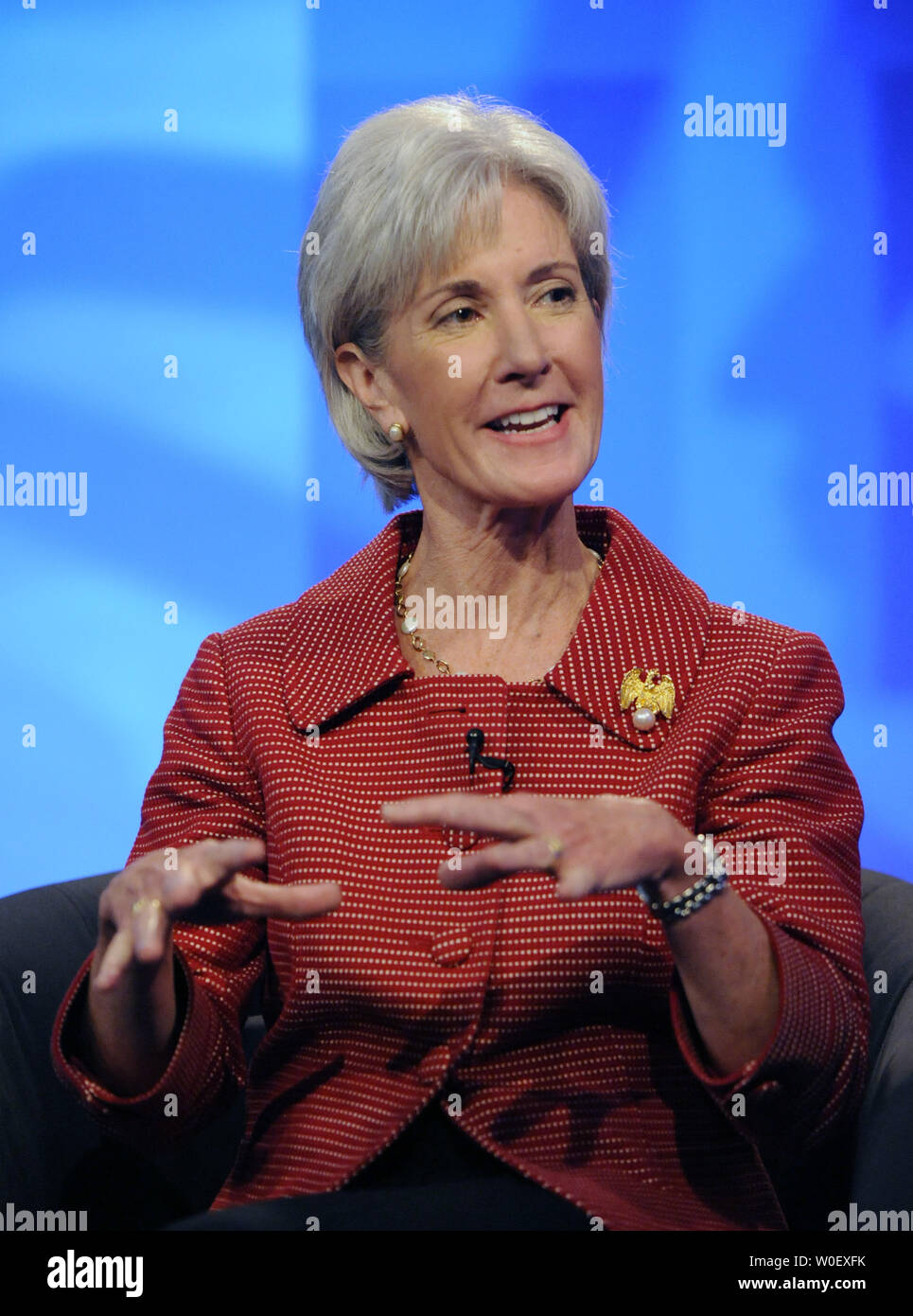 Salud y Servicios Humanos (HHS), Kathleen Sebelius secretaria contesta ... Salud y Servicios Humanos (HHS), Kathleen Sebelius secretaria contesta ...