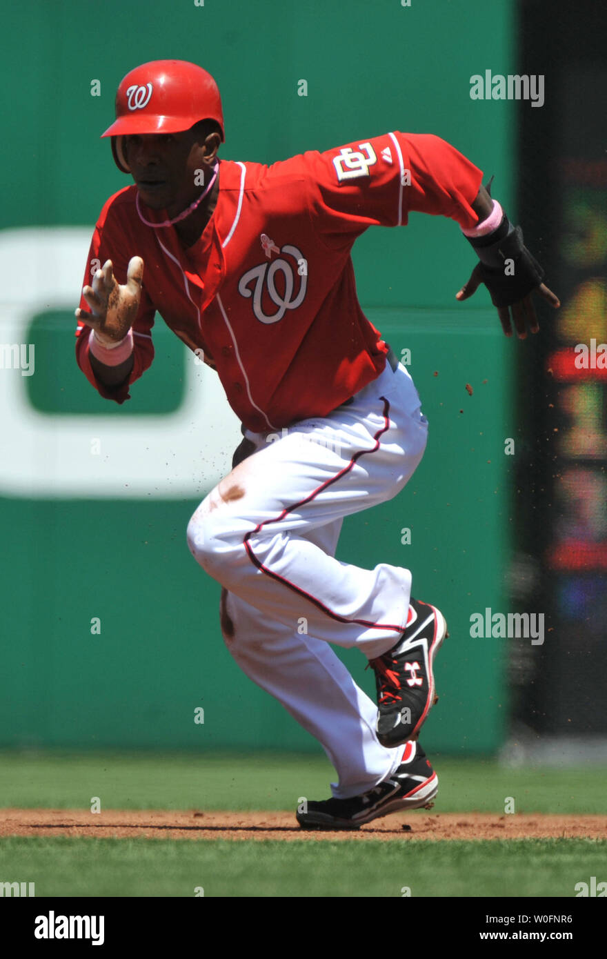 Washington Nationals Nyjer Morgan Rondas Segunda Como él Roba La