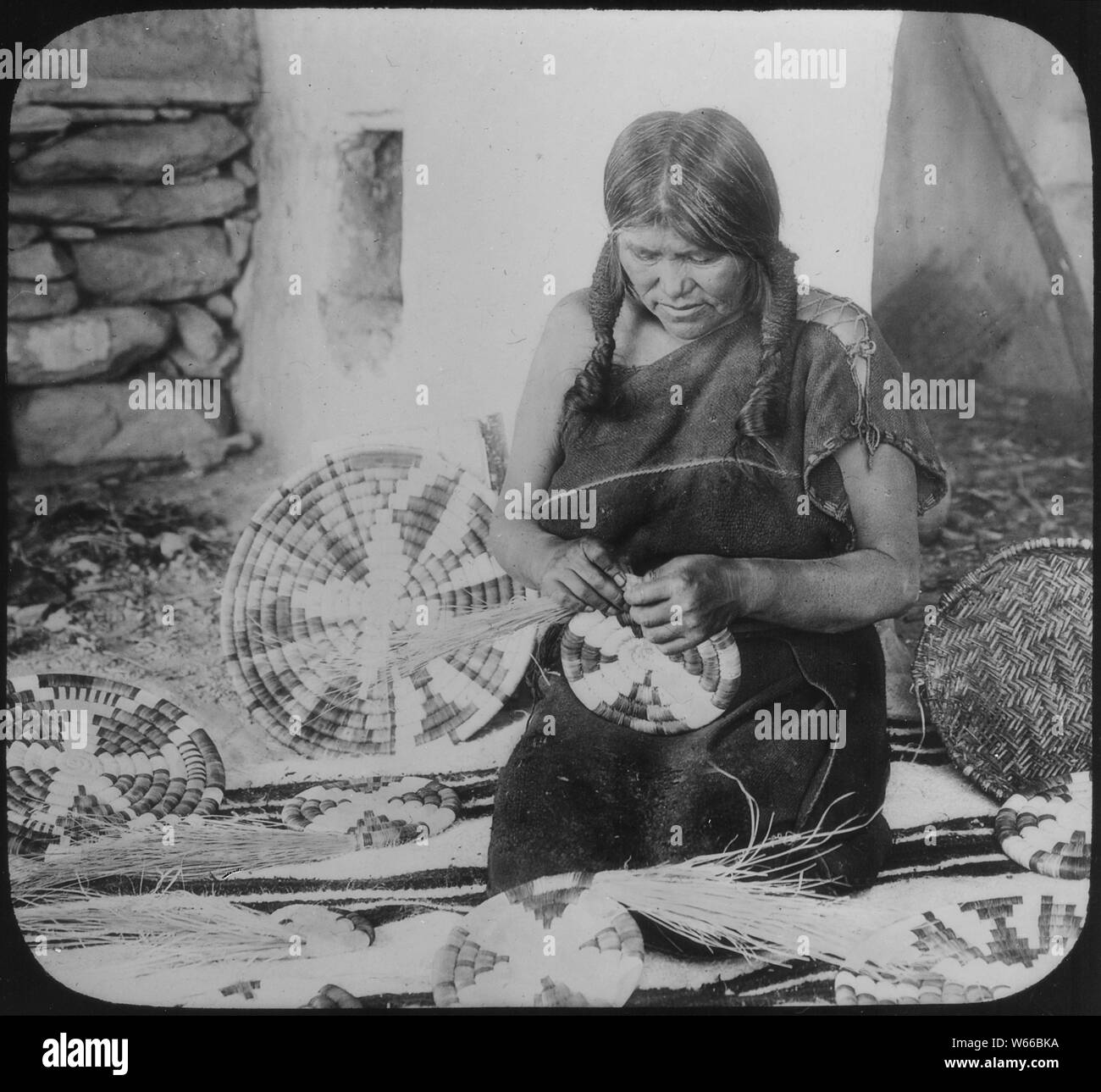 Mujer hopi fotografías e imágenes de alta resolución - Alamy