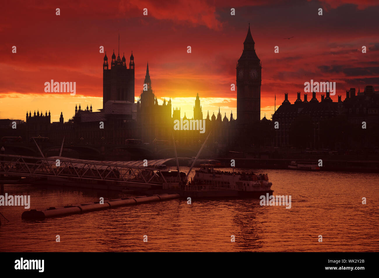 Torre gaviota y big ben fotografías e imágenes de alta resolución - Alamy