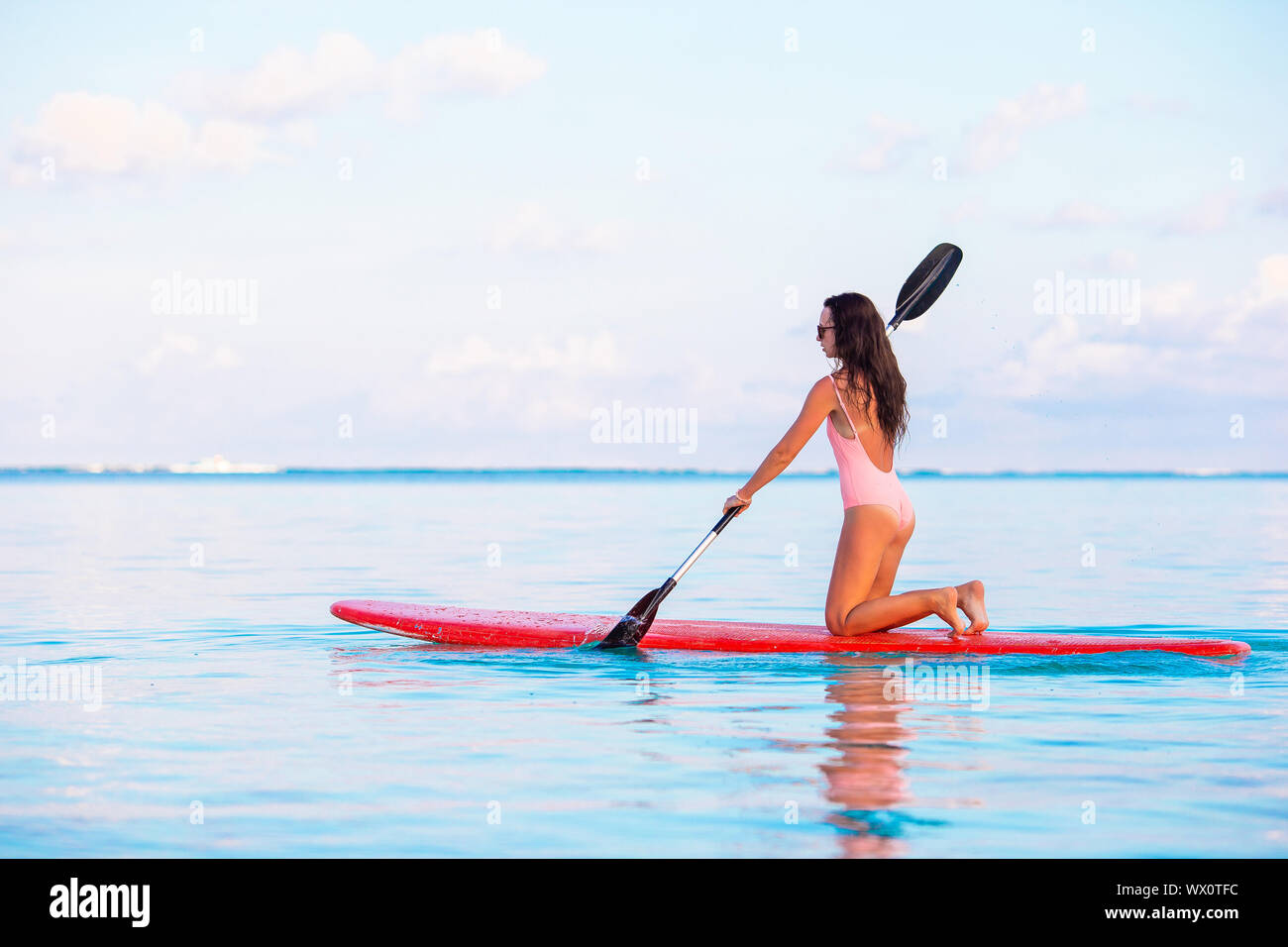 Mujeres En Bikini Detrad Fotografías E Imágenes De Alta Resolución