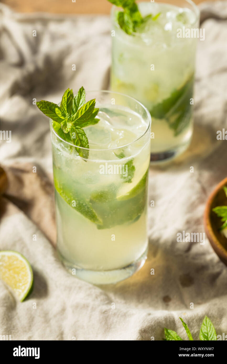 Mojitos De Ron Y Menta Fotografías E Imágenes De Alta Resolución Alamy