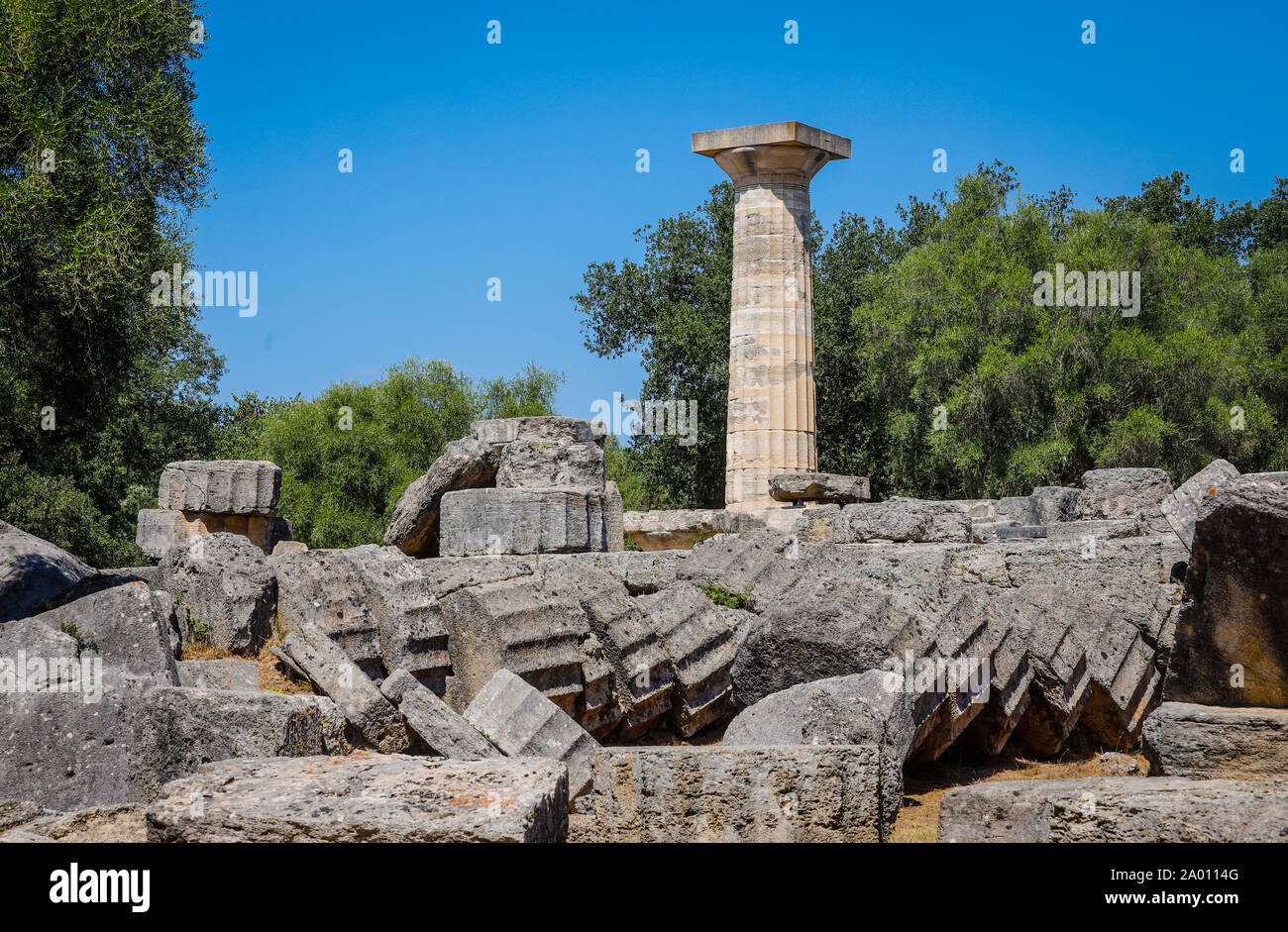 Les vestiges du temple de zeus à olympia Banque de photographies et d ...