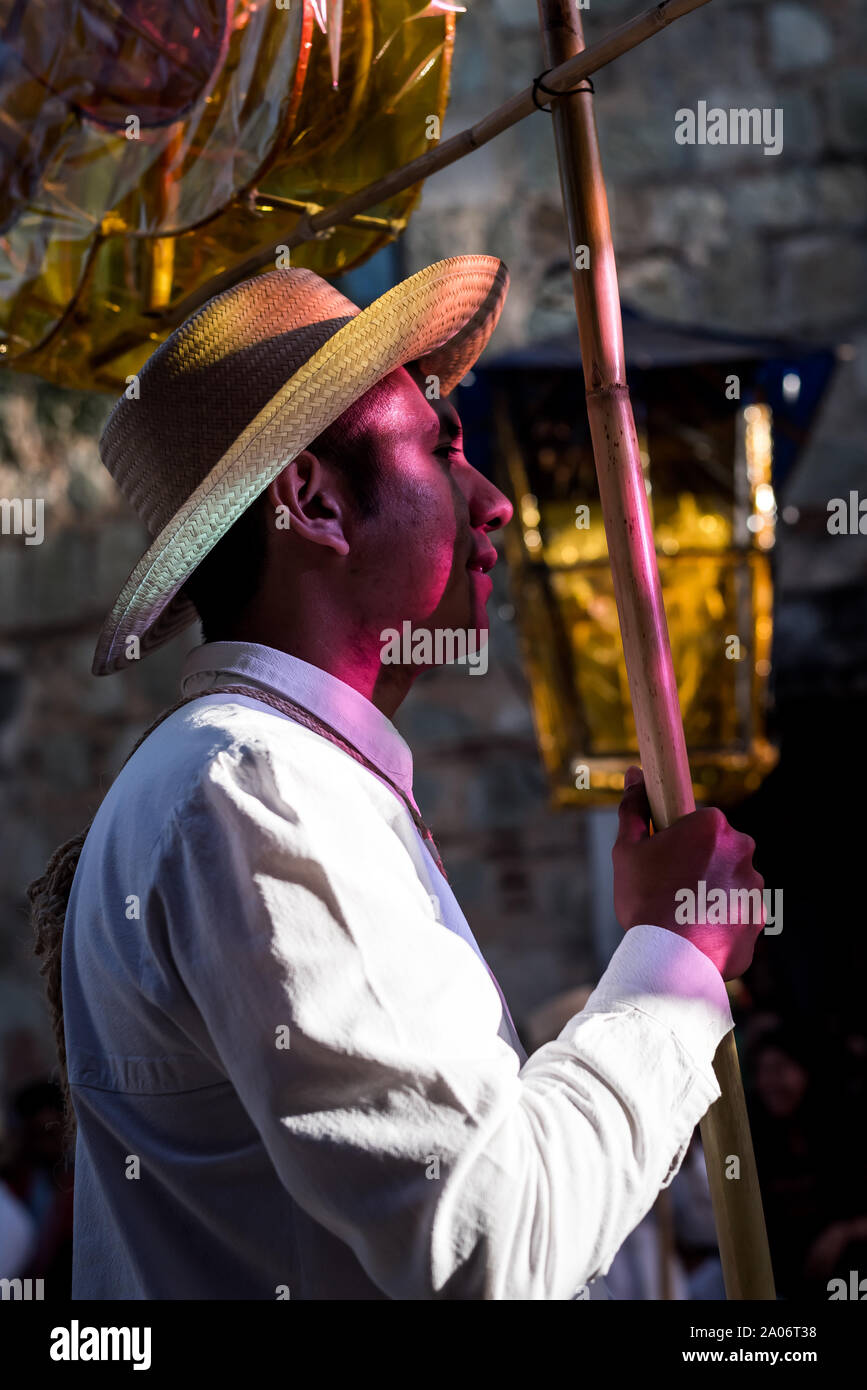 28 juillet 2019 : Un homme mexicain habillé de façon traditionnelle ...