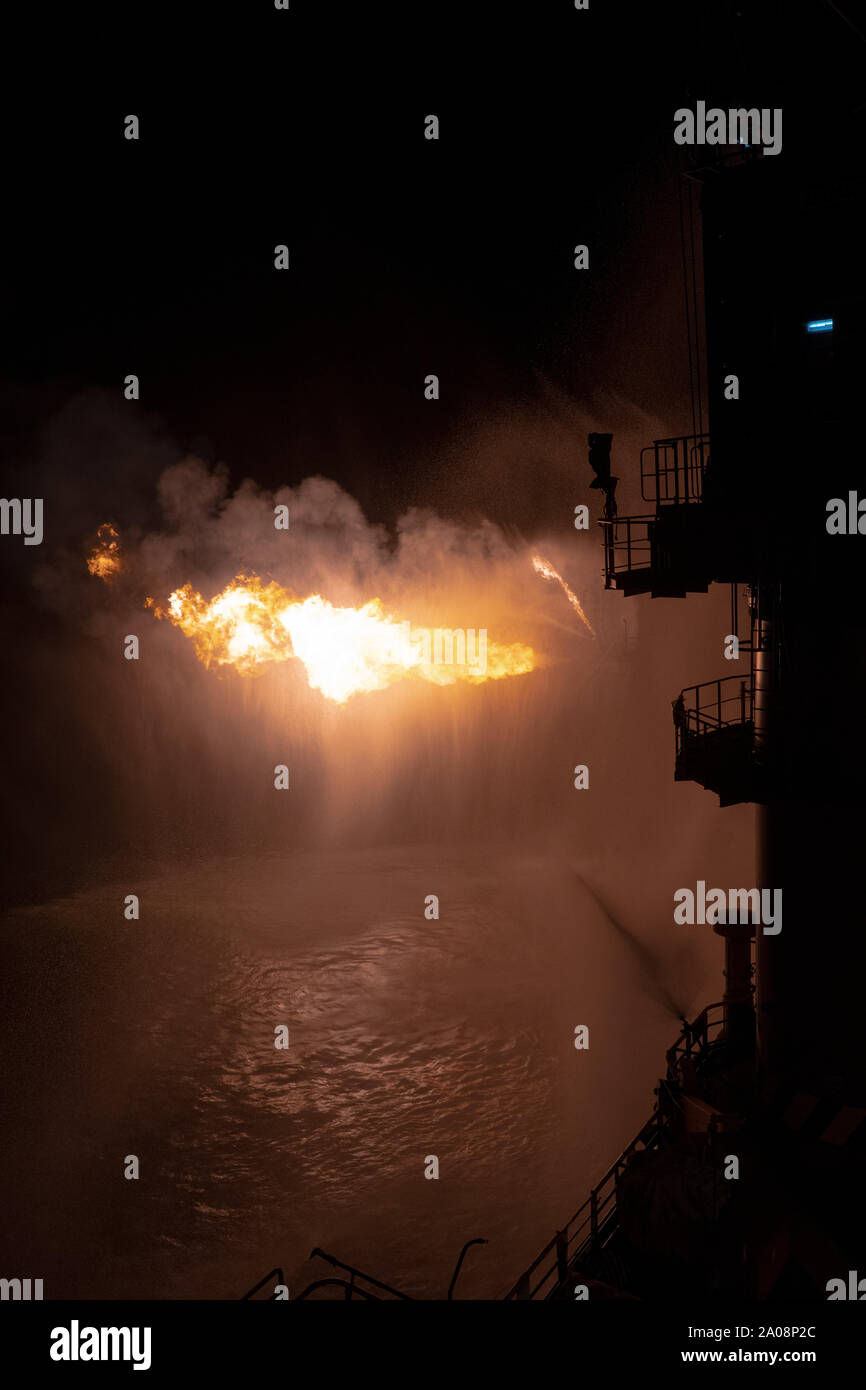 Bien tester le fonctionnement (à la torche) d'un forage de pétrole et ...