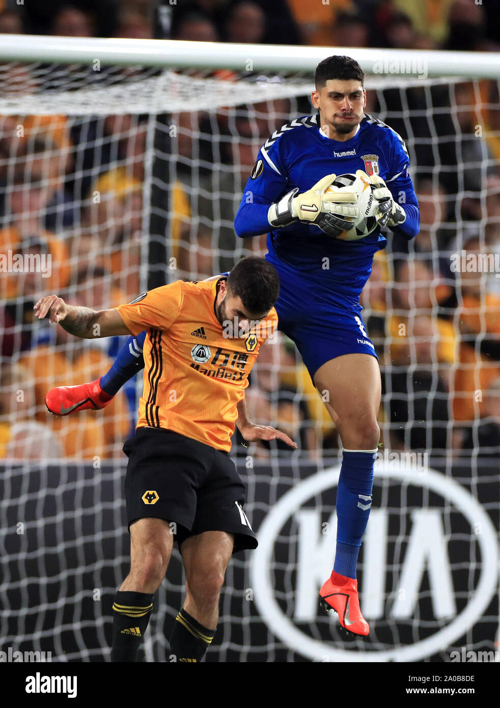 Wolverhampton wandererss patrick cutrone bataille Banque de ...