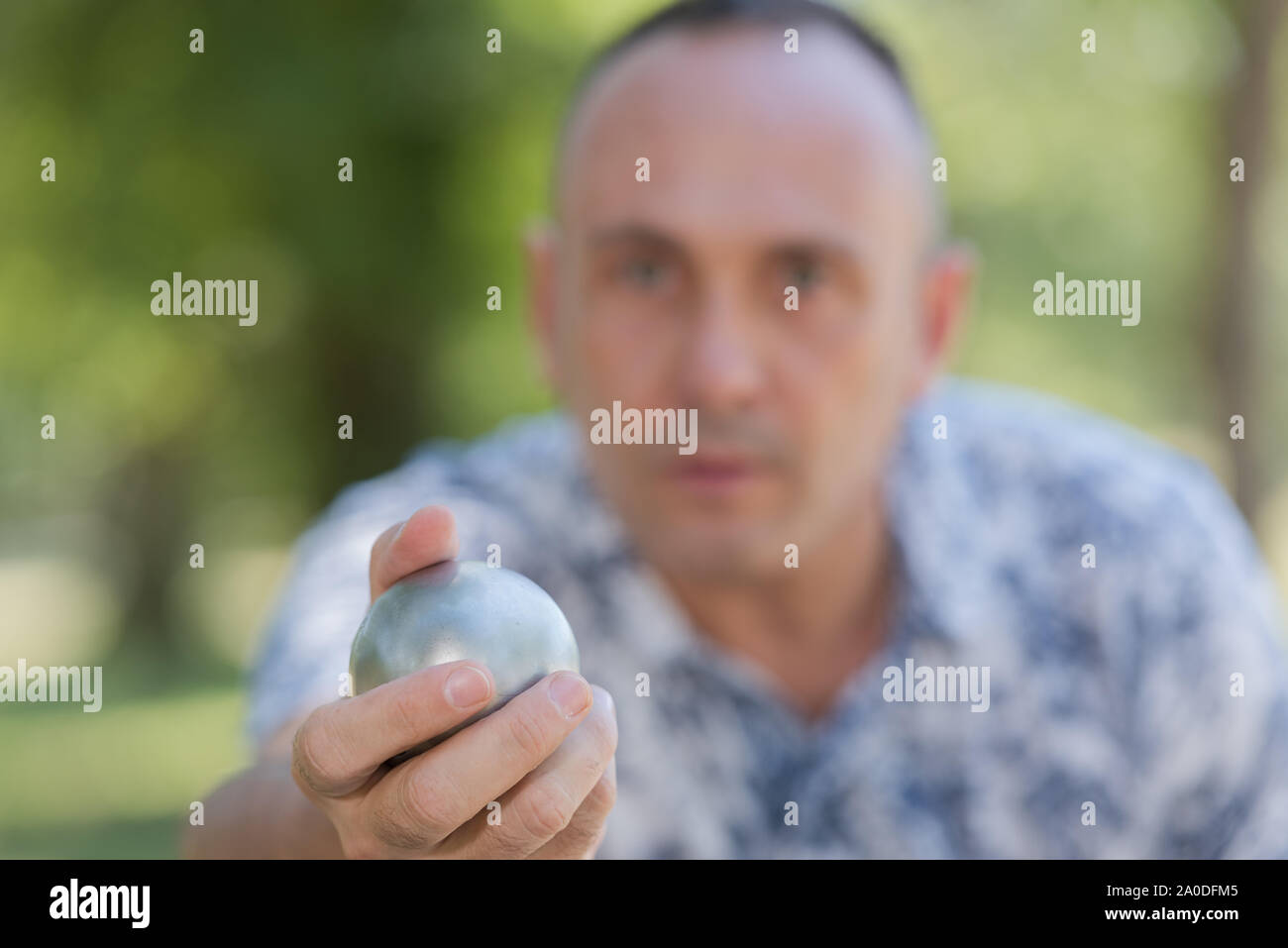 Man playing boule petanque Banque de photographies et d’images à haute ...