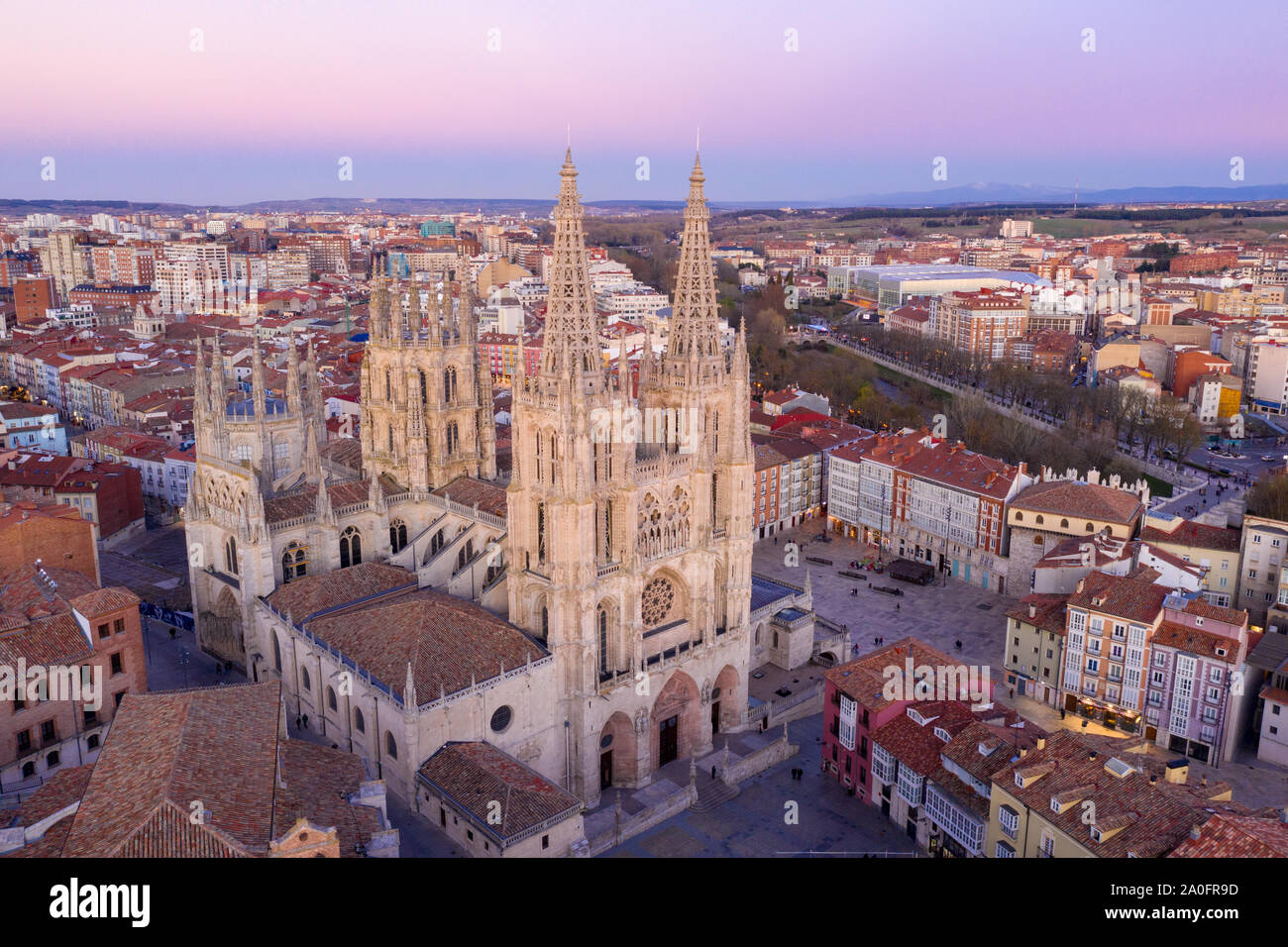Cathédrale gothique français de Sainte Marie, dont les 3 portes ...