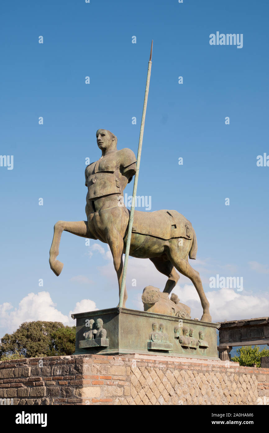 Statue de centaure pompeii Banque de photographies et d’images à haute ...
