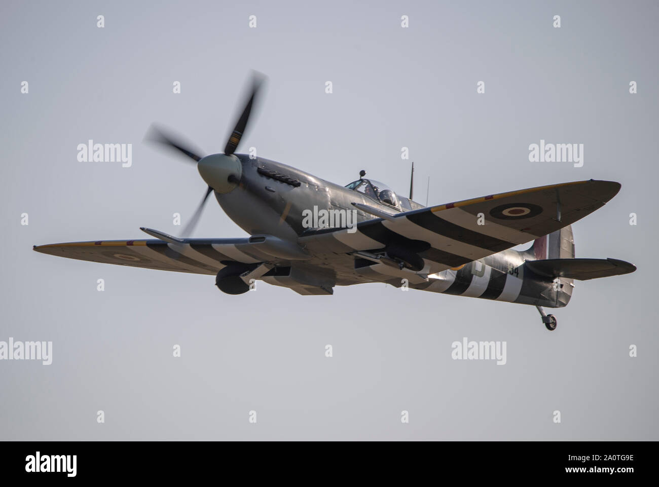 Spitfire invasion stripes Banque de photographies et d’images à haute ...