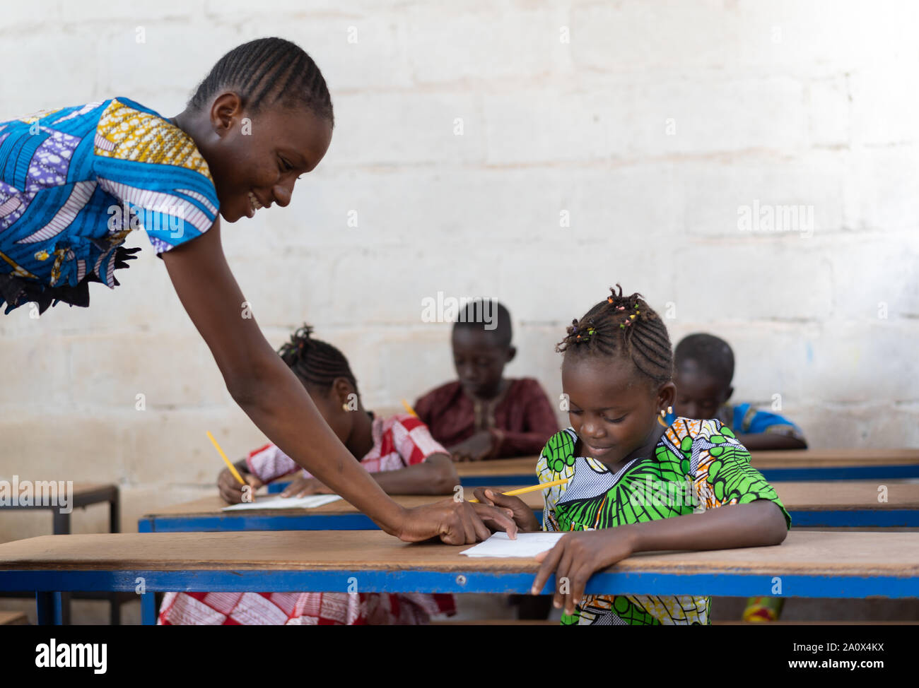 école filles fille garçon garçons élève élèves Banque de photographies ...