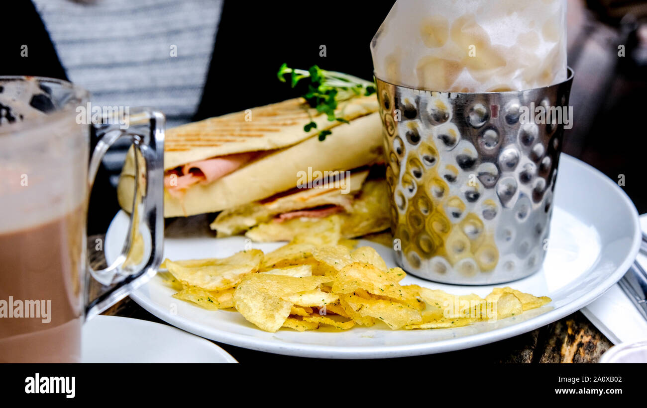 Panini jambon et fromage Banque de photographies et d’images à haute ...