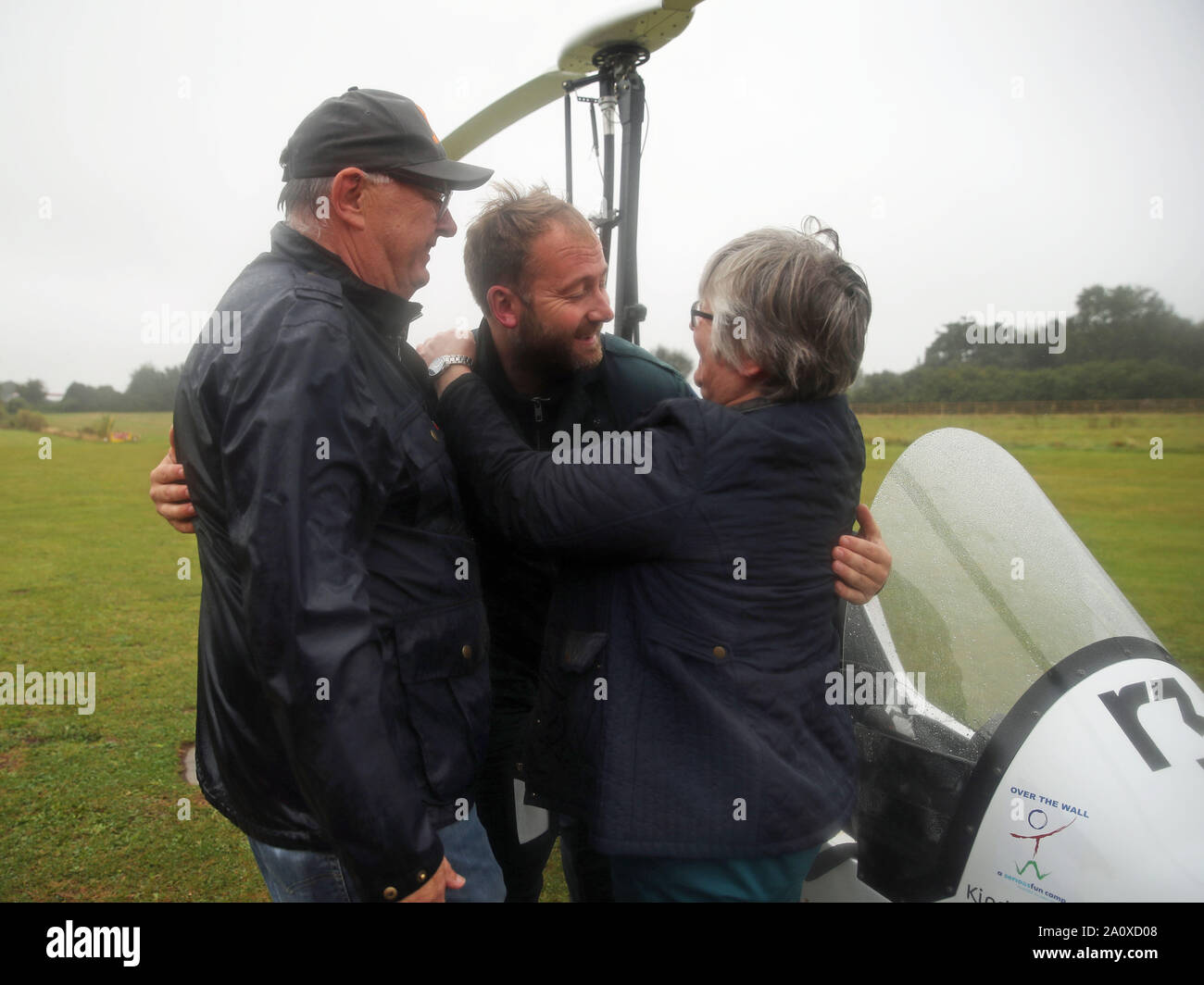 James Ketchell atterrit à l'Aérodrome de Popham dans Hampshire après ...