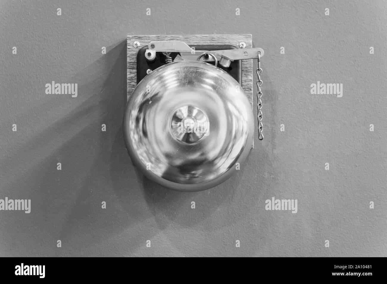 Bronze rétro. Gong Gong Gong boxe. vintage alliage. ancien bell gong ...