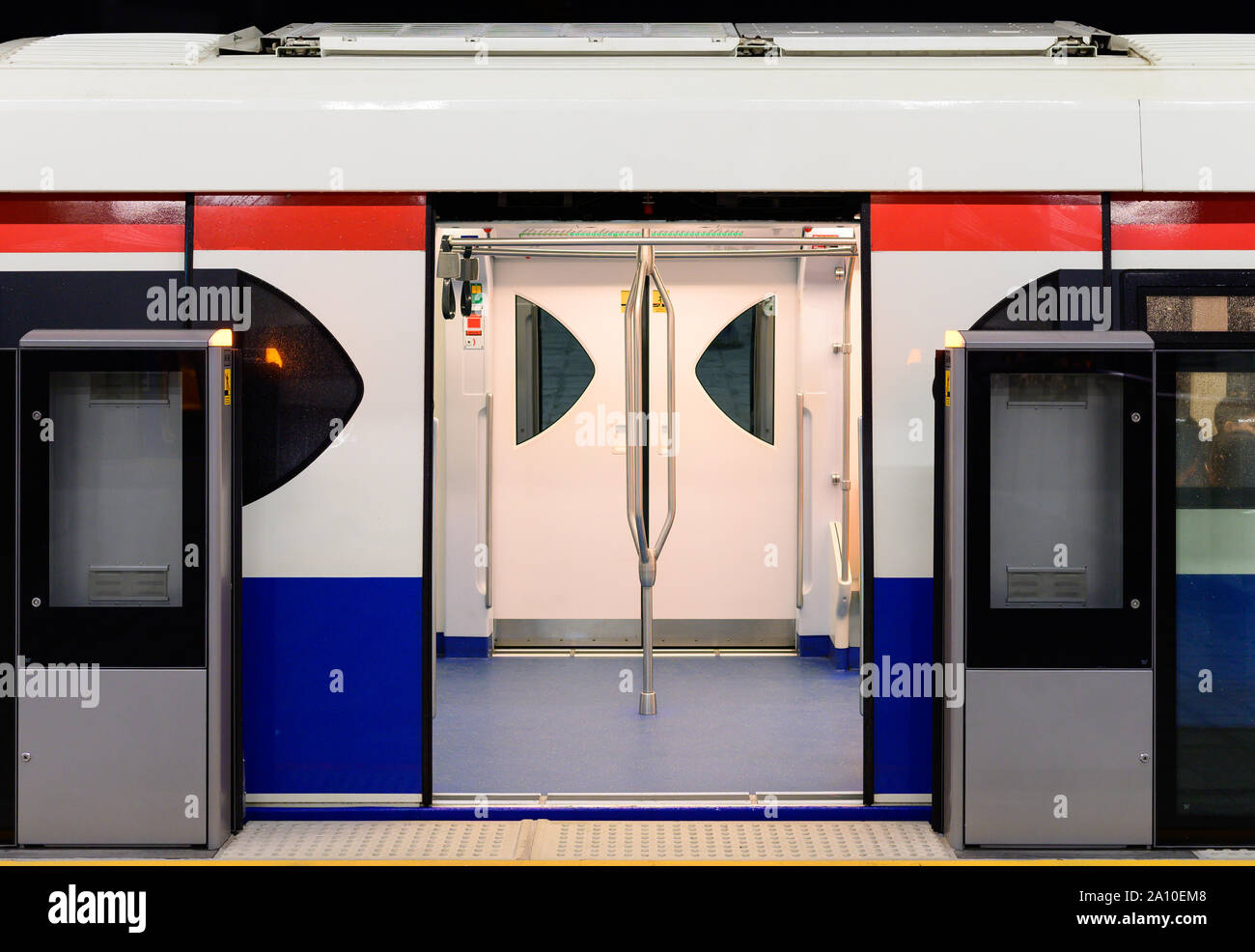 Porte coulissante train Banque de photographies et d’images à haute ...