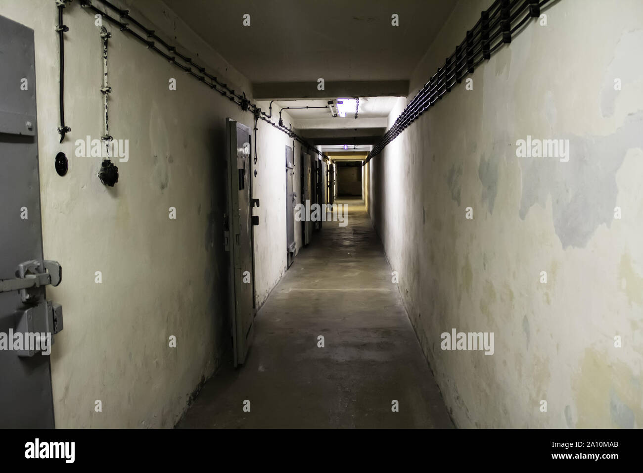 Prison pénitentiaire avec les cellules, la privation de liberté, les ...