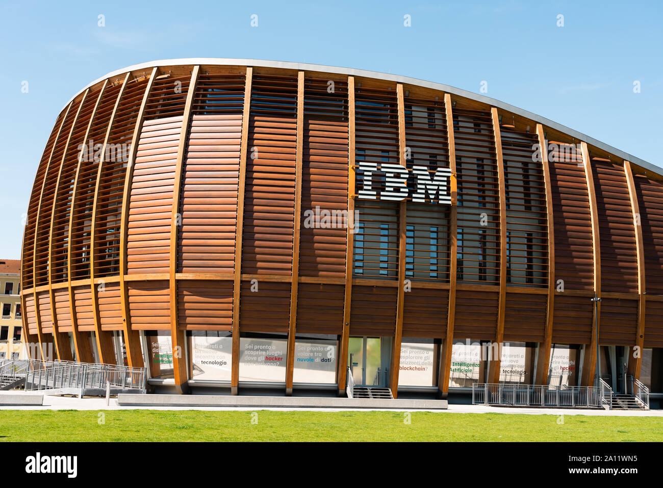 Stand ibm Banque de photographies et d’images à haute résolution - Alamy