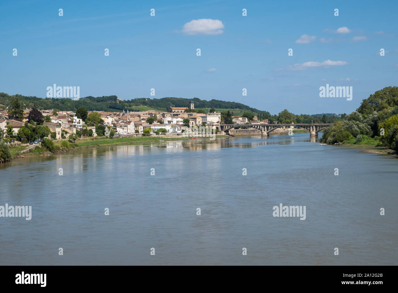 La ville historique de Castillon la Bataille en Gironde Département de ...