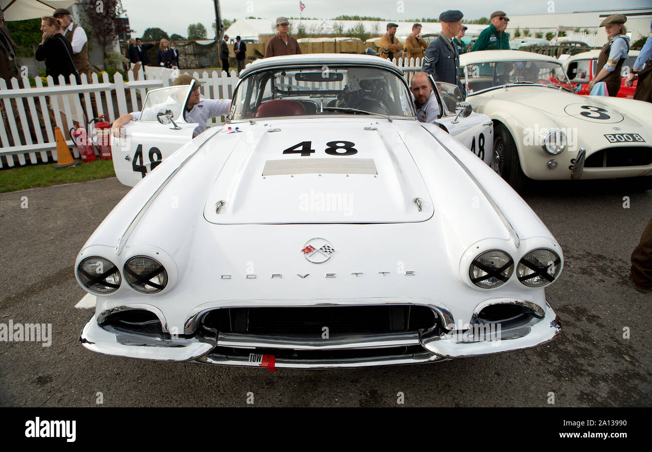 1962 Chevrolet Corvette C1 conduit par Peter James & Amanda Stretton ...