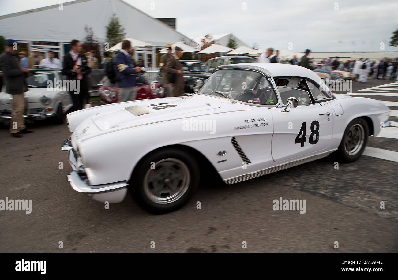1962 Chevrolet Corvette C1 conduit par Peter James & Amanda Stretton ...