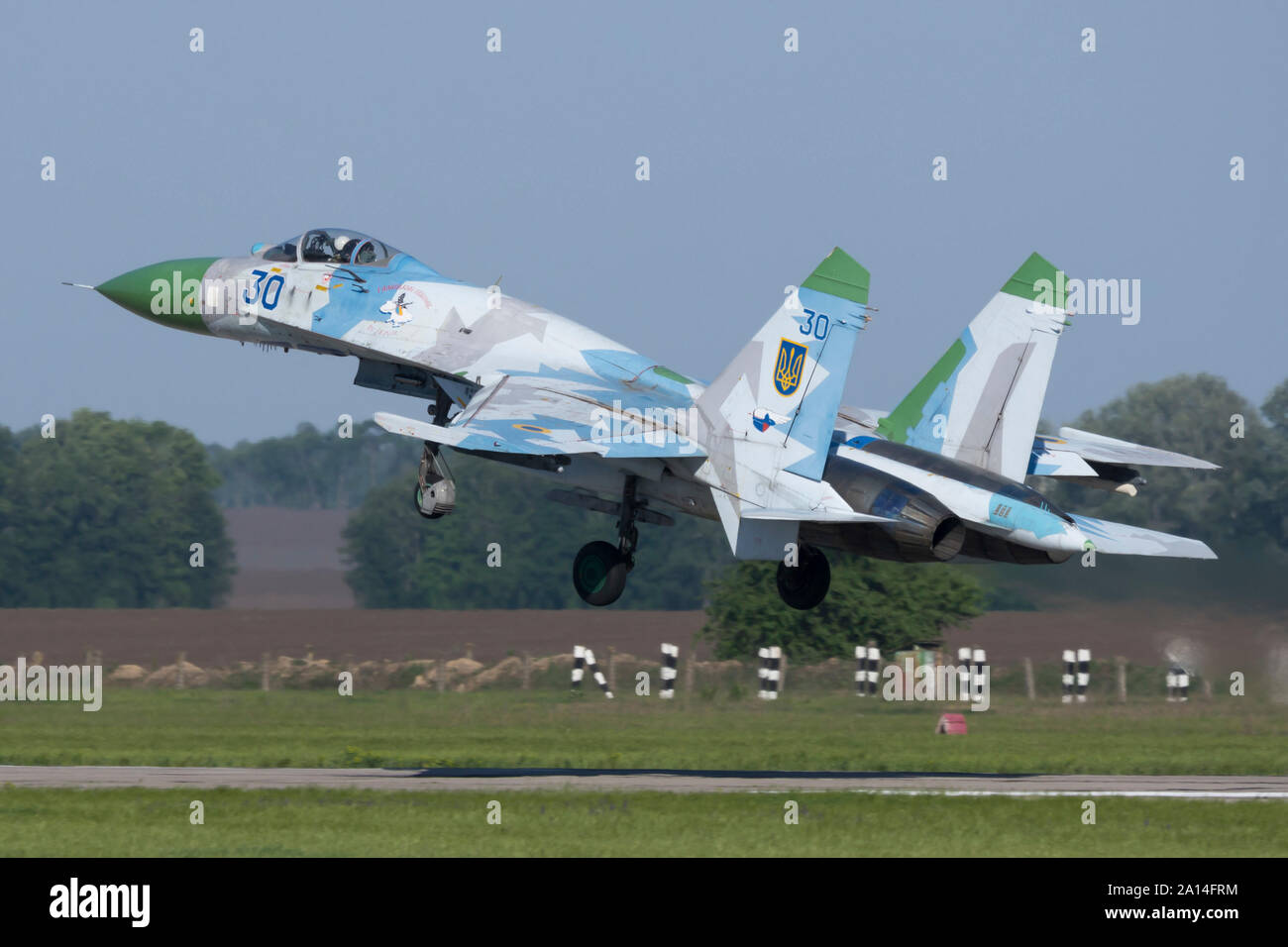 L'Armée de l'air ukrainienne Su-27 à la base aérienne de Mirgorod ...