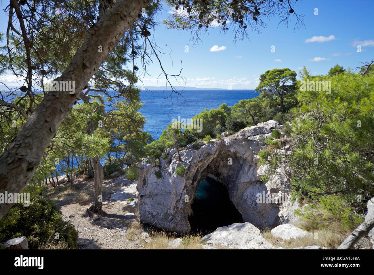 Grotta del Bue Marino, l'île de San Domino. Archipel des îles Tremiti ...