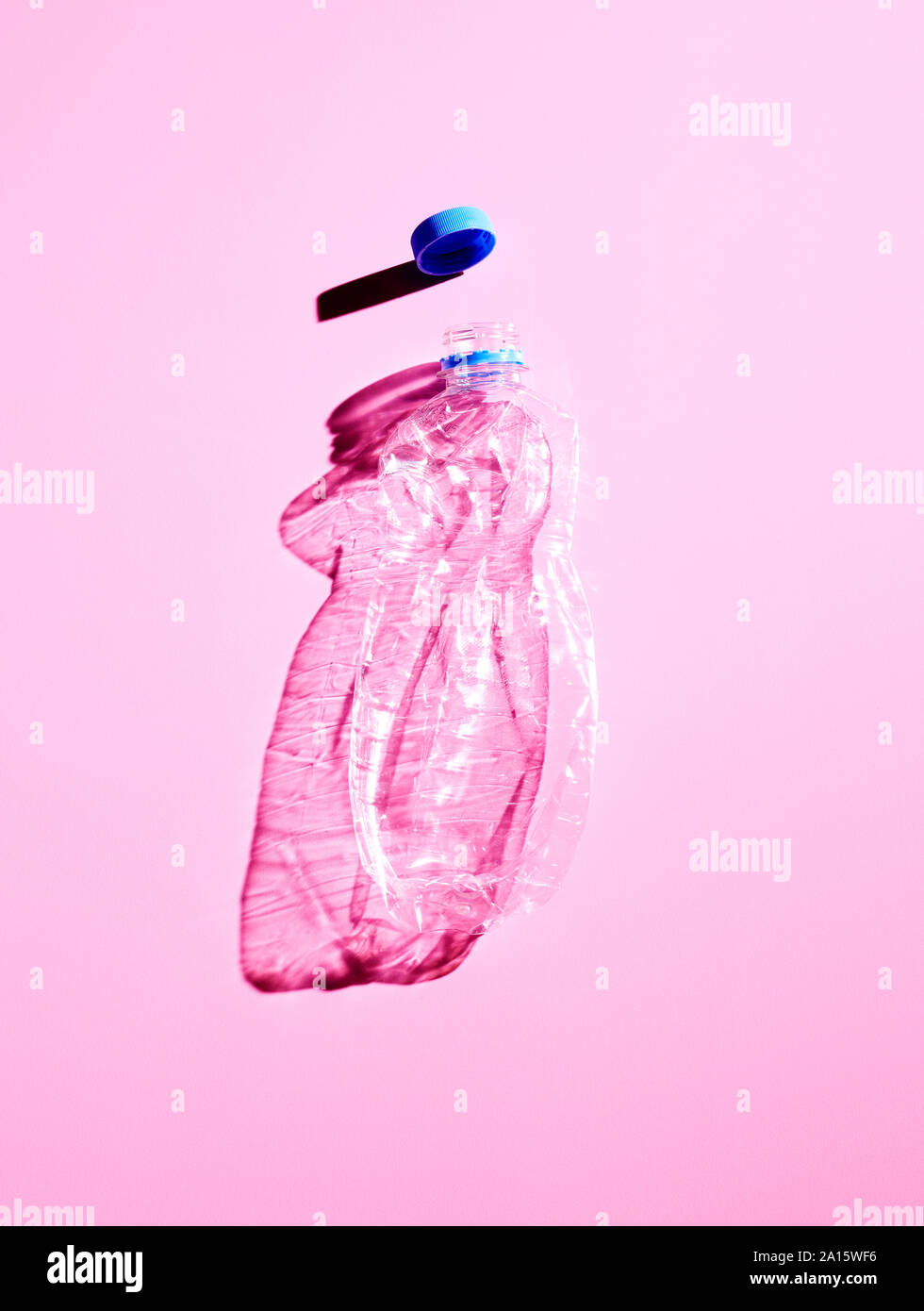 Squashed bottle Banque de photographies et d’images à haute résolution ...