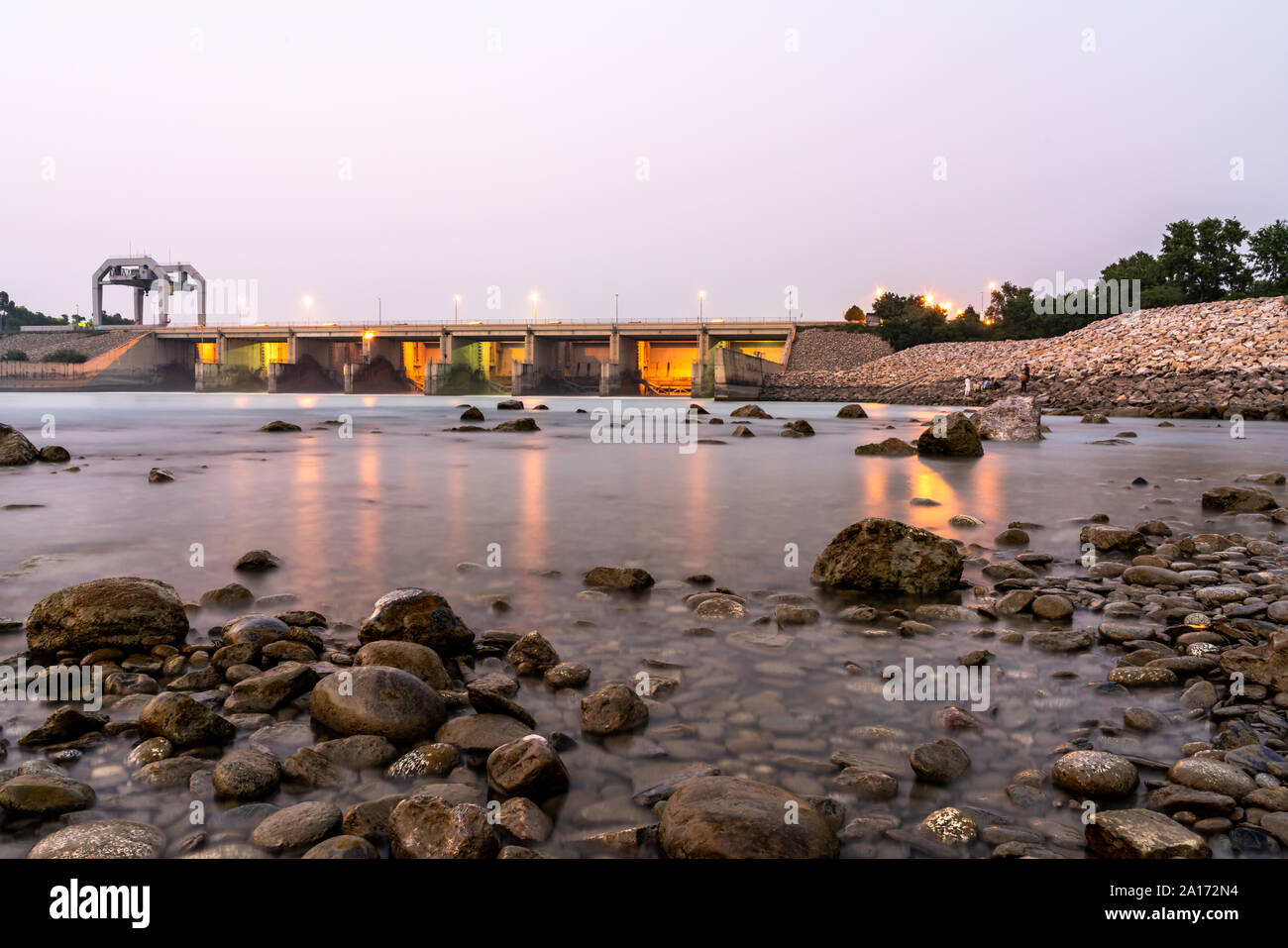 Portes de l'Indus, Barrage de Tarbela Ghazi à soir Photo Stock - Alamy