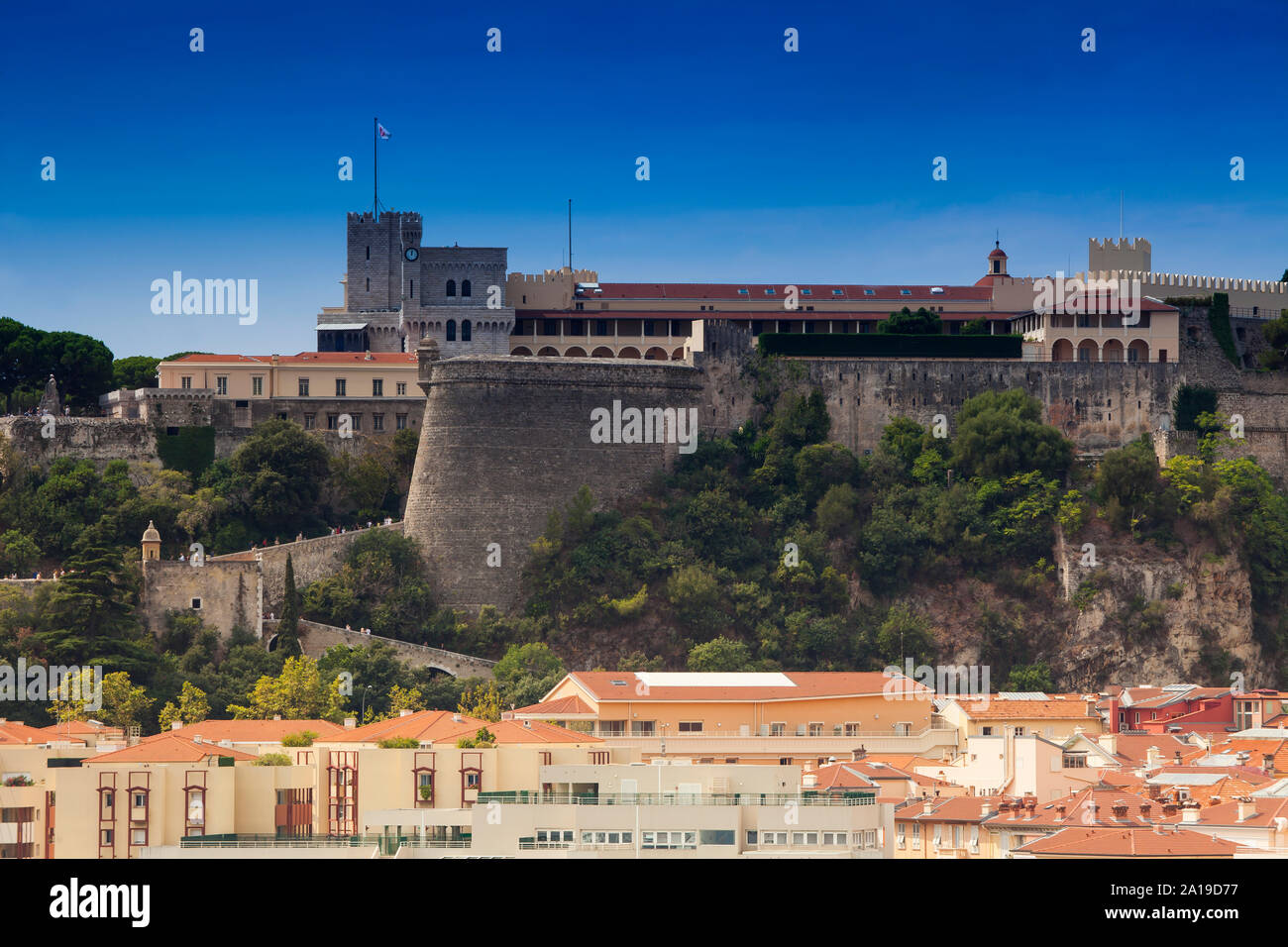 Vue sur la ville de Monaco, dans l'arrière-plan le palais du Prince de ...