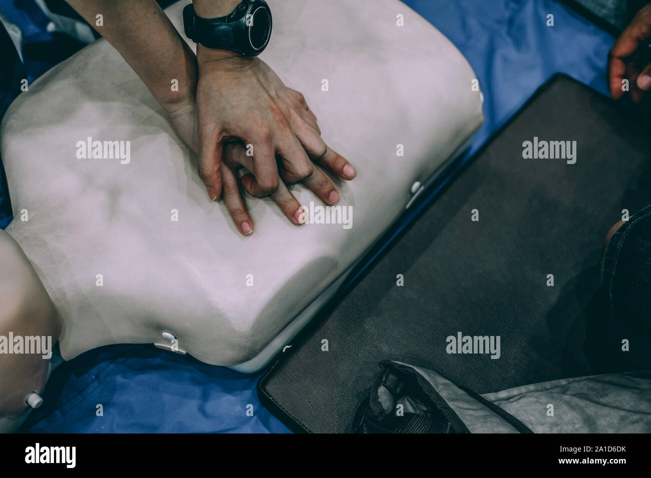 Chest compression Banque de photographies et d’images à haute ...