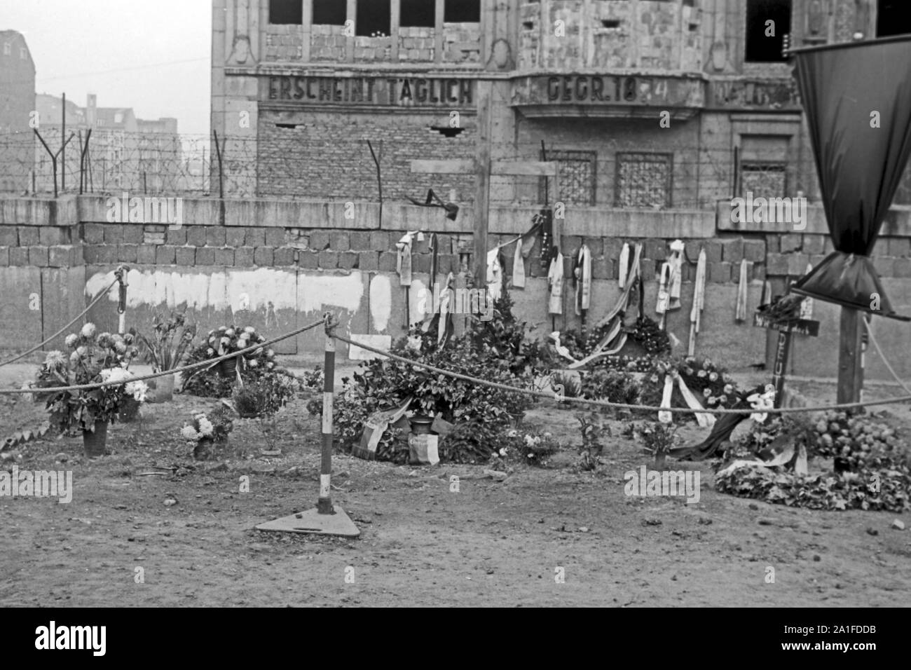 Mur de berlin dans les années 1960 Banque de photographies et d’images ...