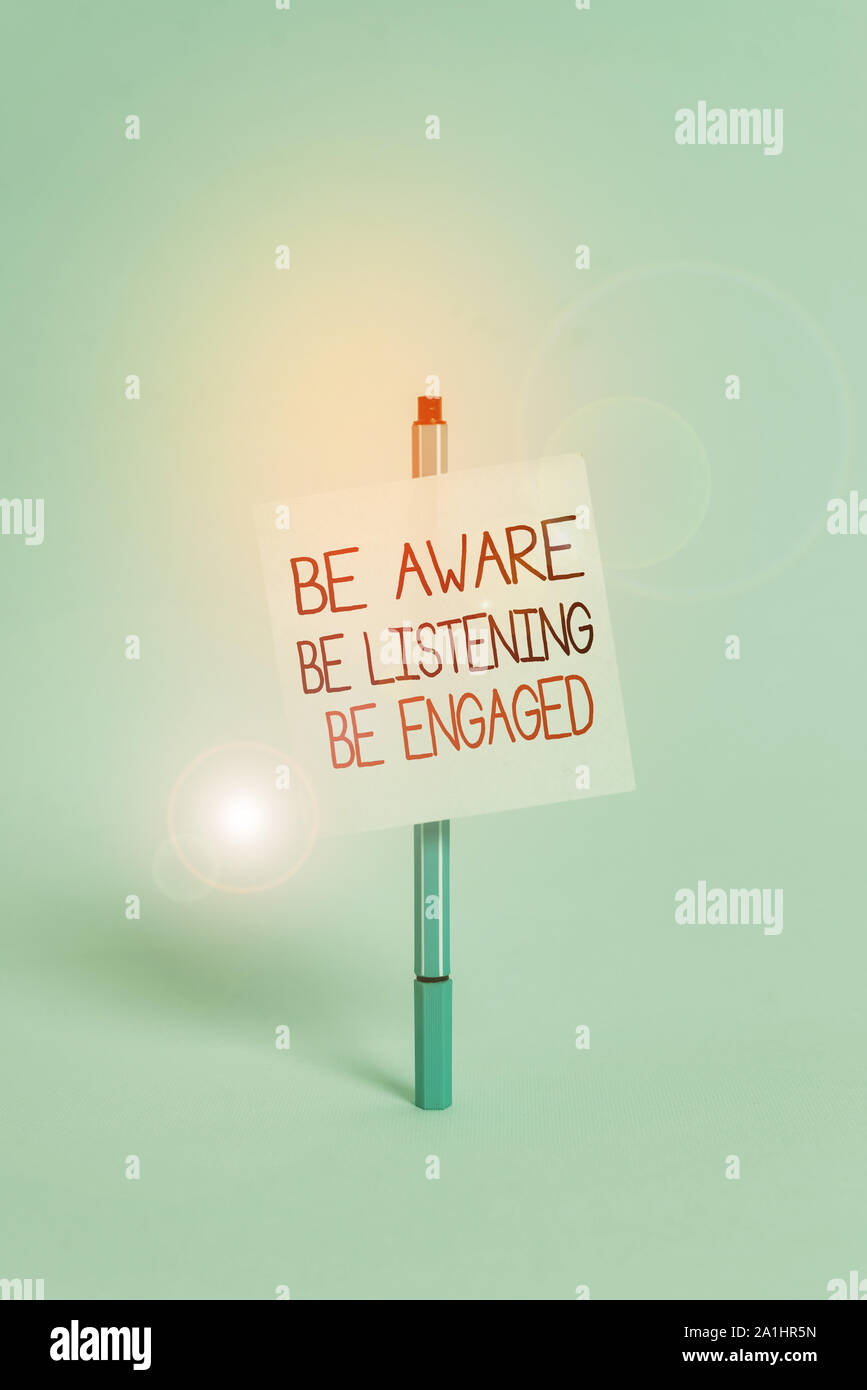 Signe texte montrant Être conscient d'être à l'écoute être engagé ...