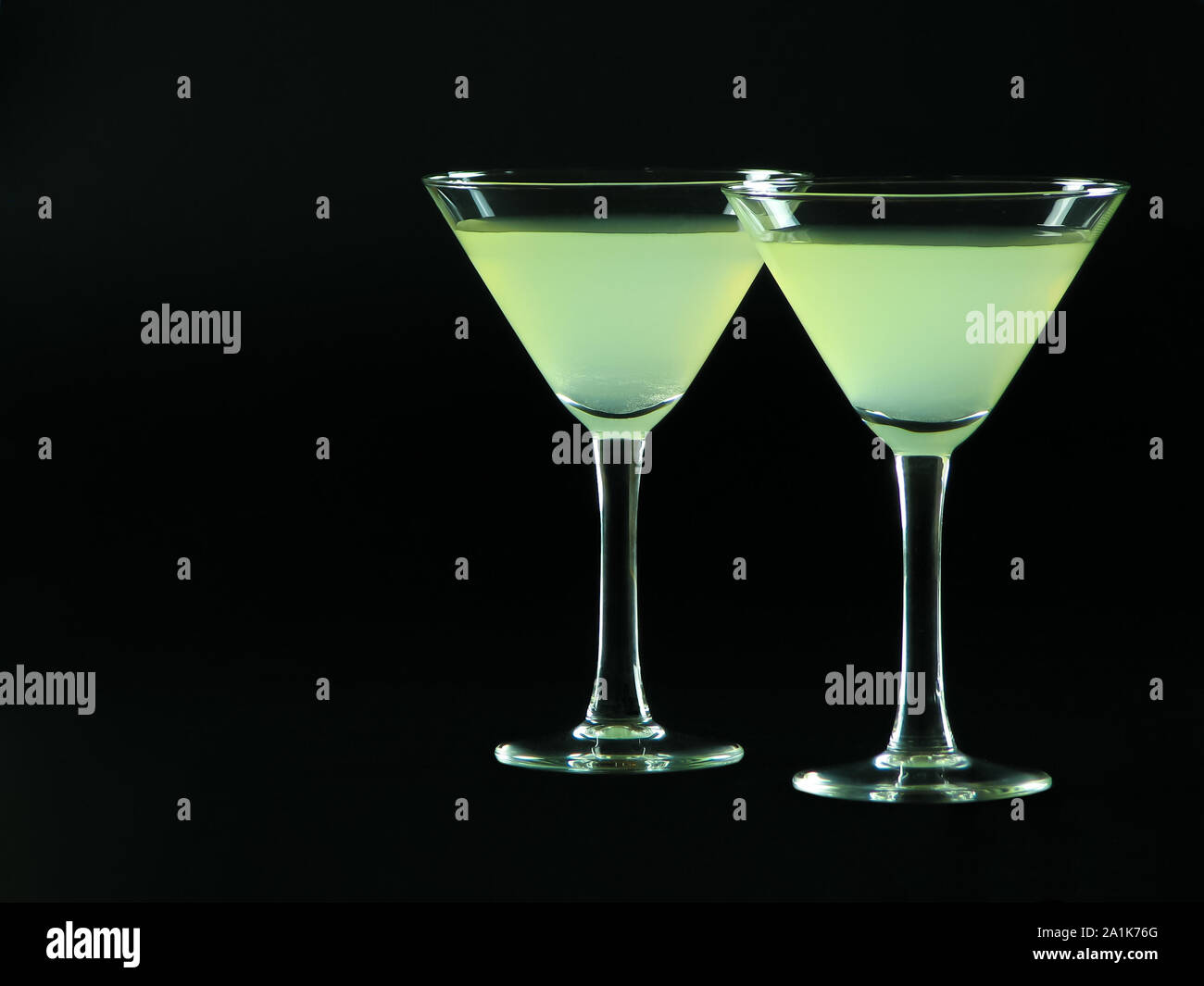 Un cocktail sans alcool Daiquiri classique de couleur vert clair à ...