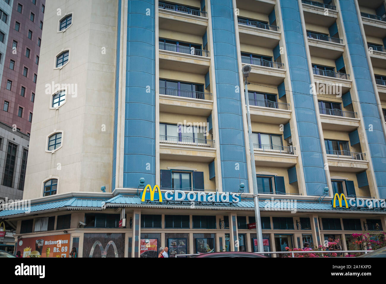 Ville de Port-Louis, Maurice - une franchise de McDonald's sur le rez ...