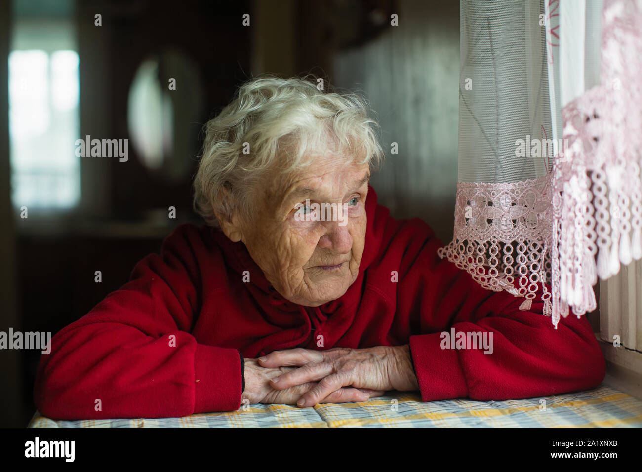 Old granny Banque de photographies et d’images à haute résolution - Alamy