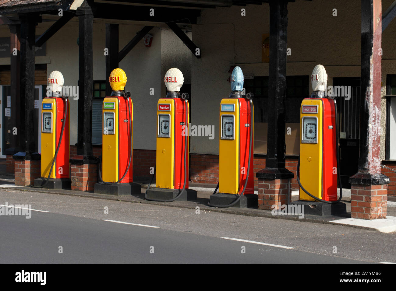 Pompes à essence Shell Original Colyford Station, construite en 1927-8 ...