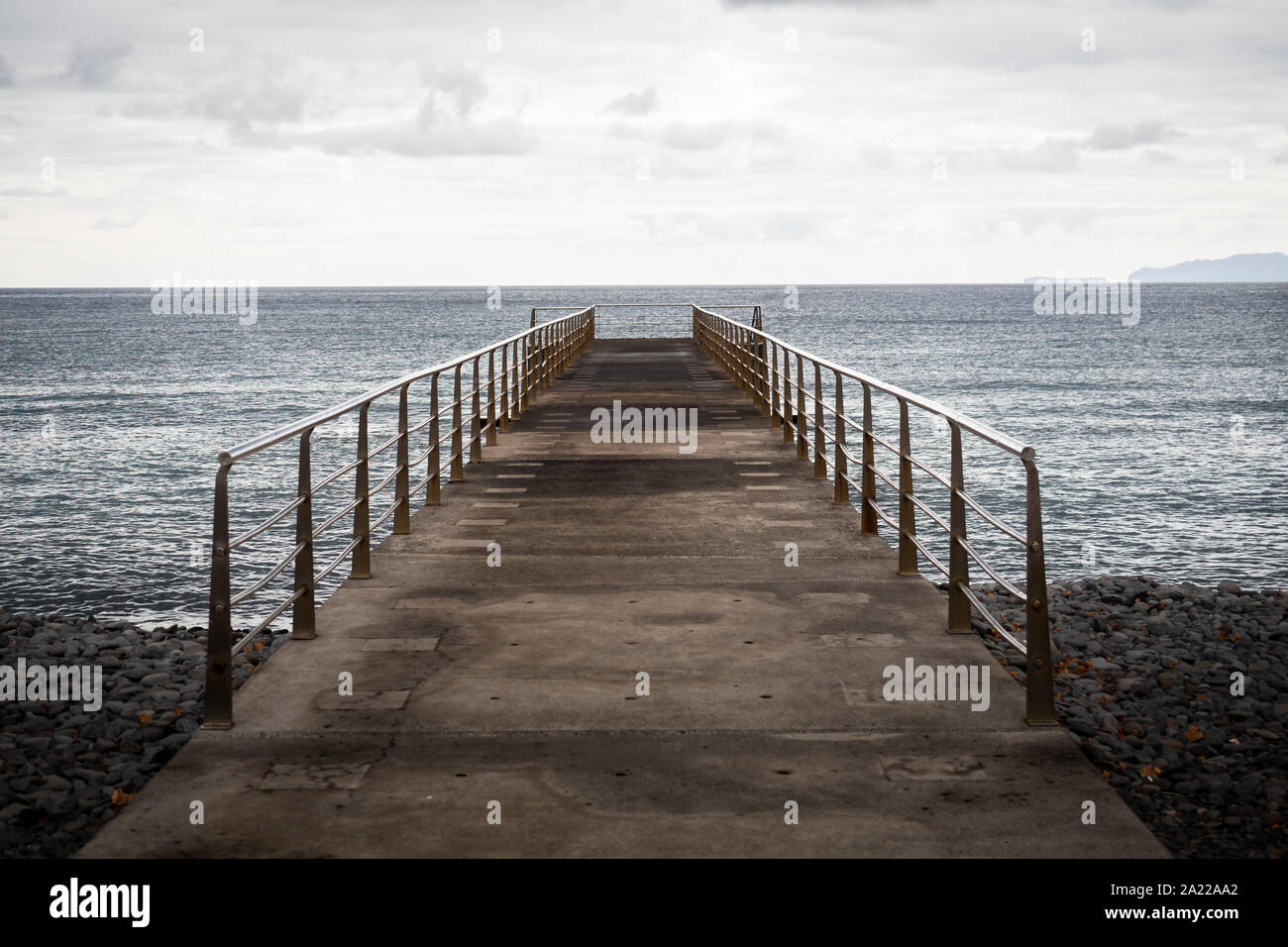 Ponton à la mer Banque de photographies et d’images à haute résolution ...