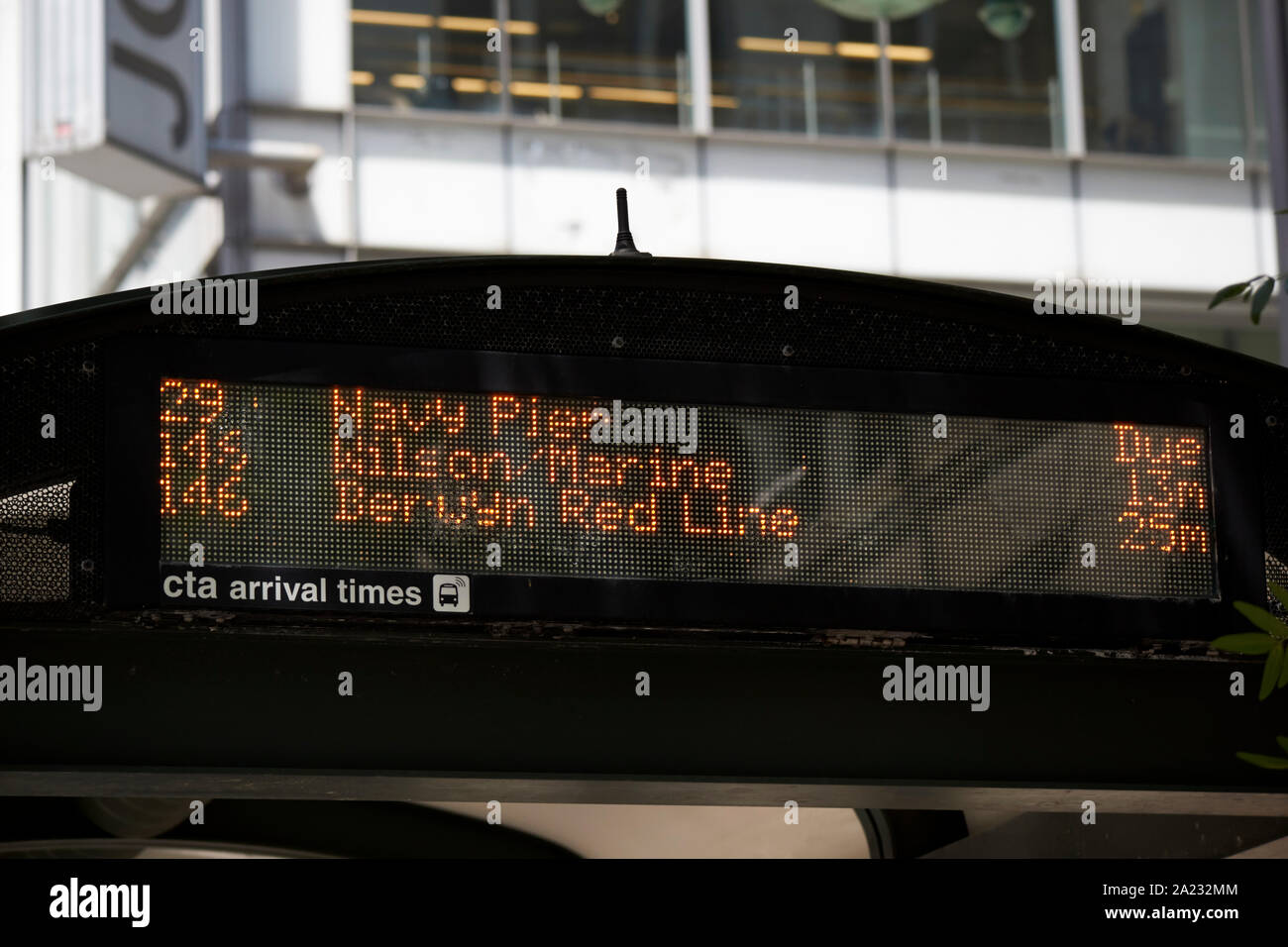 En attendant le prochain bus Banque de photographies et d’images à ...