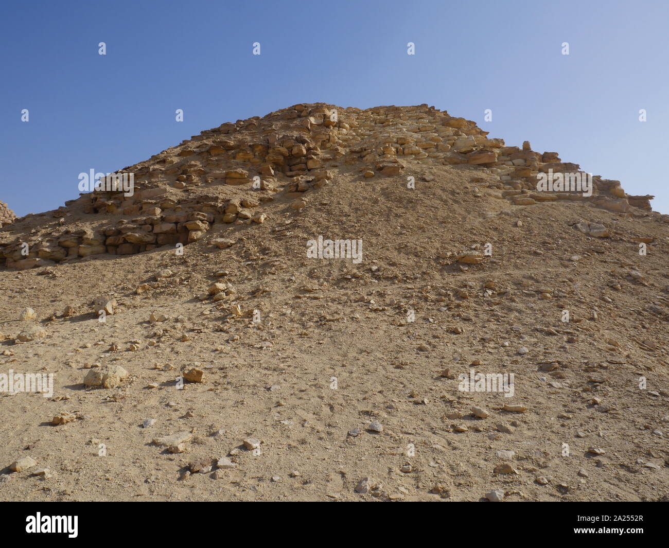 Pyramide satellite Banque de photographies et d’images à haute ...