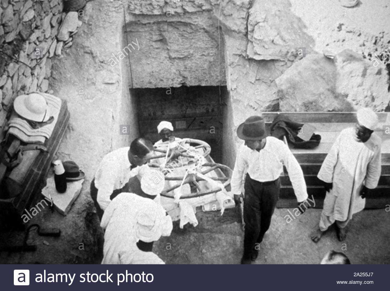 Howard carter tomb Banque d'images noir et blanc - Alamy