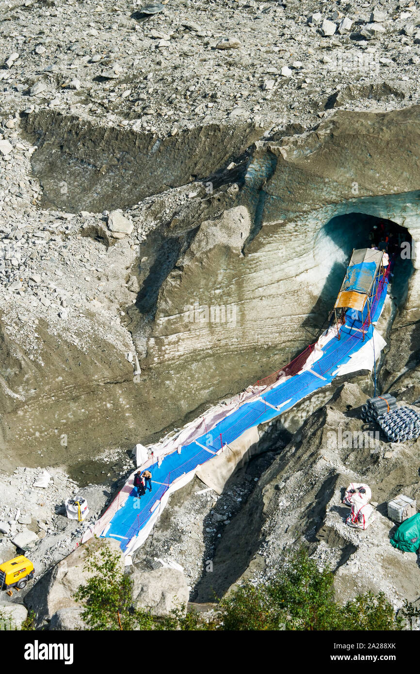 Grotte de glace sur la Mer de Glace - Mer de Glace - Chamonix-Mont ...